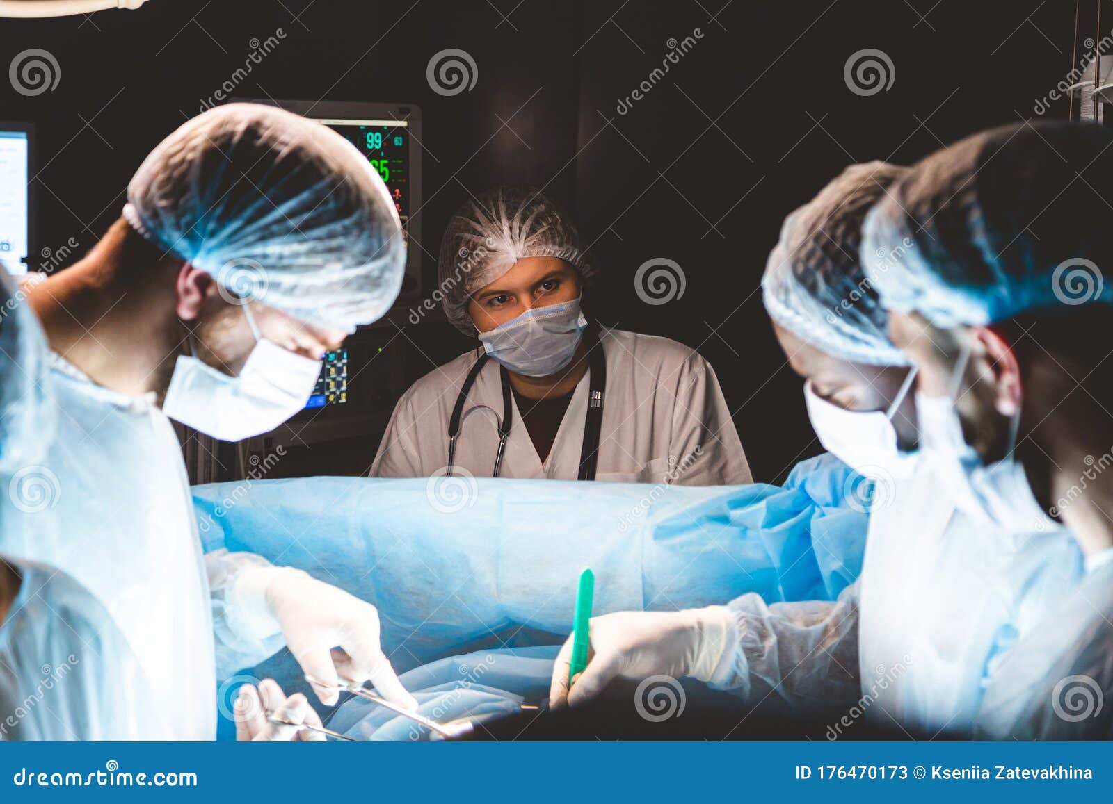 An International Team of Doctors Performs a Complex Surgical Operation ...