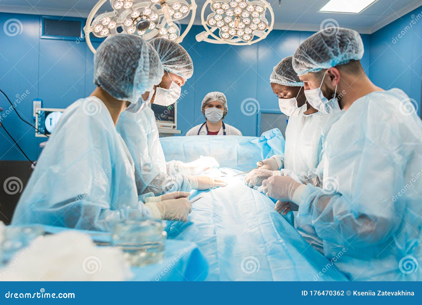 An International Team of Doctors Performs a Complex Surgical Operation ...