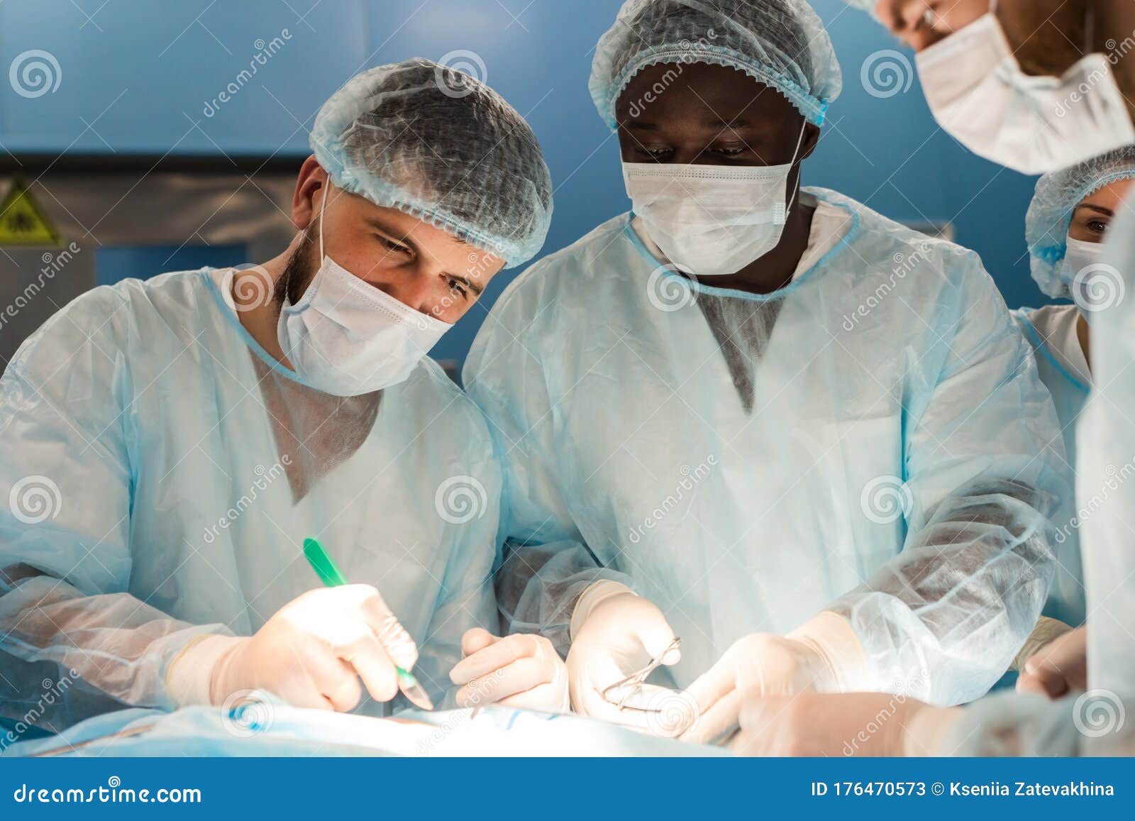 An International Team of Doctors Performs a Complex Surgical Operation ...