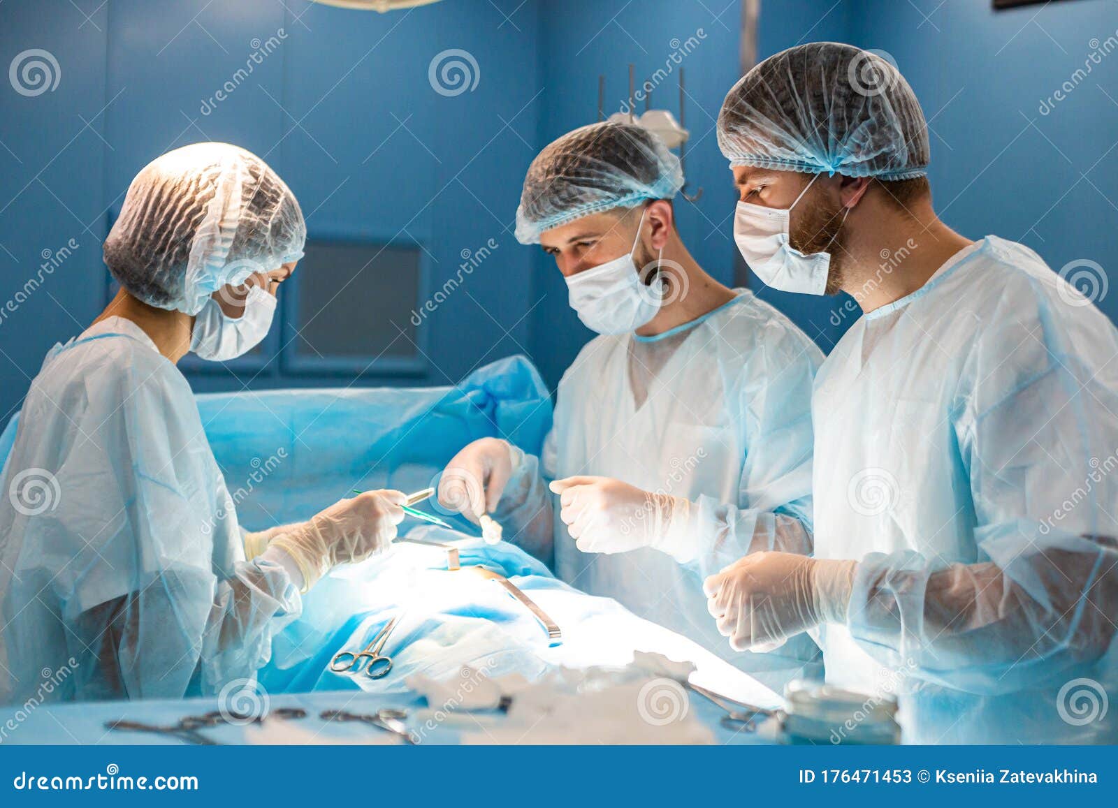 An International Team of Doctors Performs a Complex Surgical Operation ...