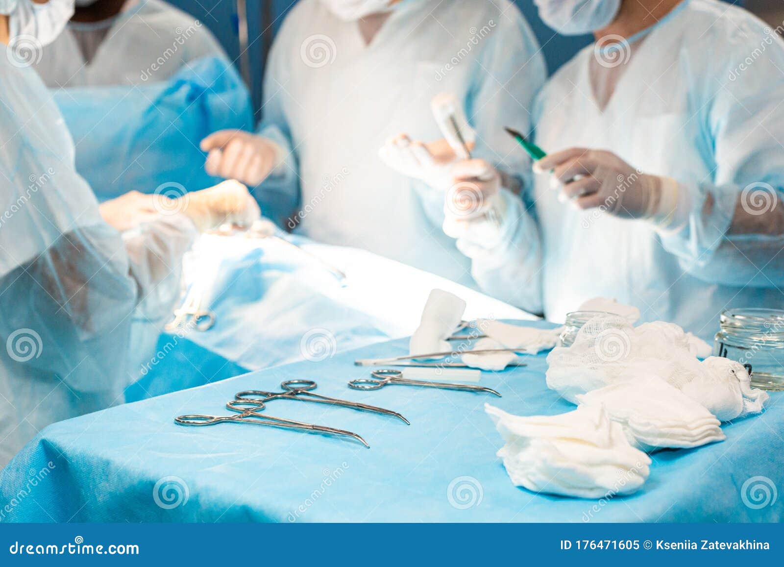 An International Team of Doctors Performs a Complex Surgical Operation ...