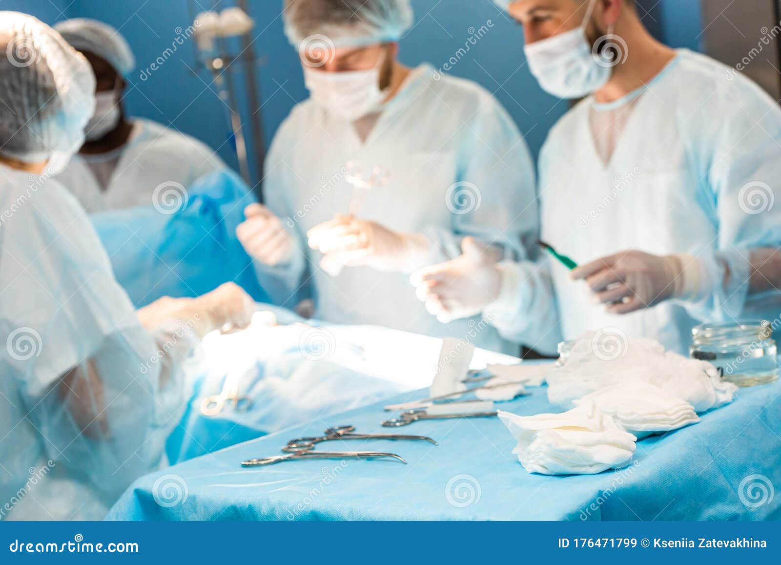 An International Team of Doctors Performs a Complex Surgical Operation ...