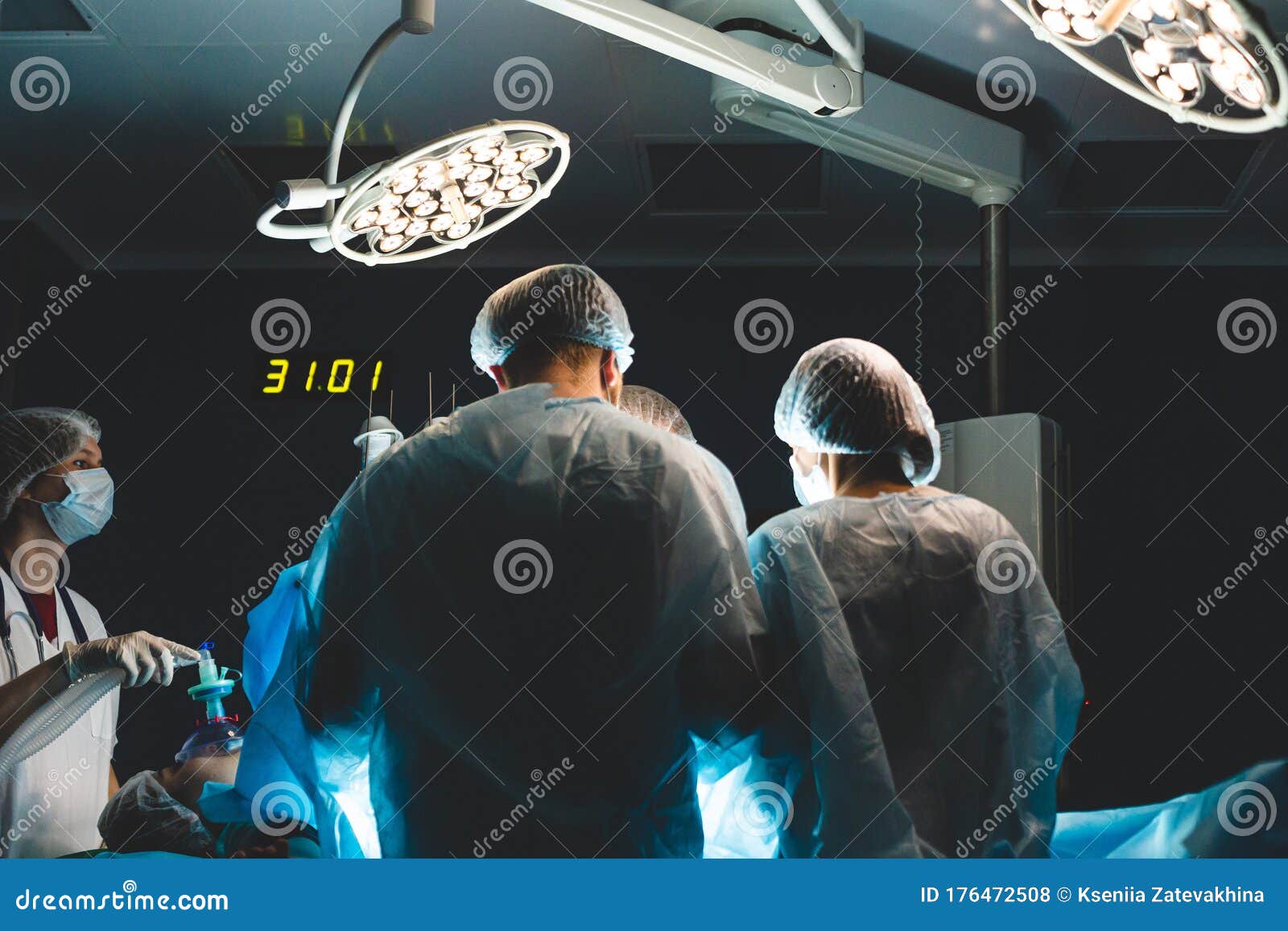 An International Team of Doctors Performs a Complex Surgical Operation ...