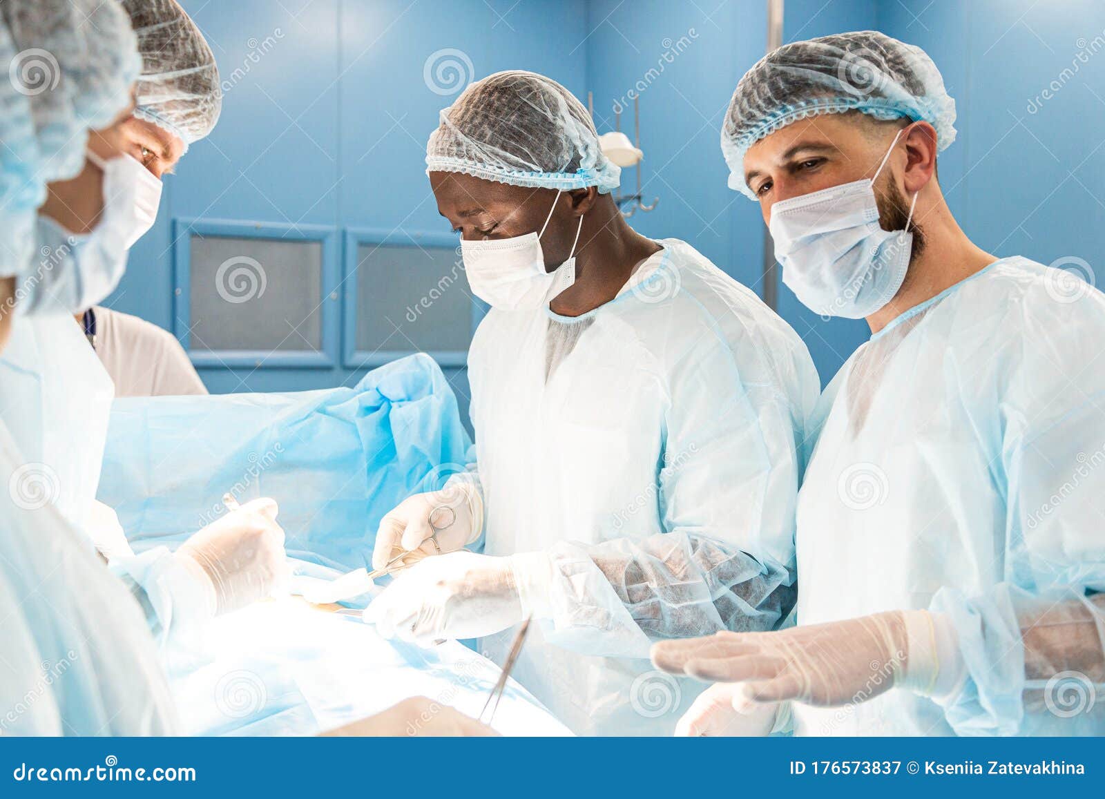 An International Team of Doctors Performs a Complex Surgical Operation ...