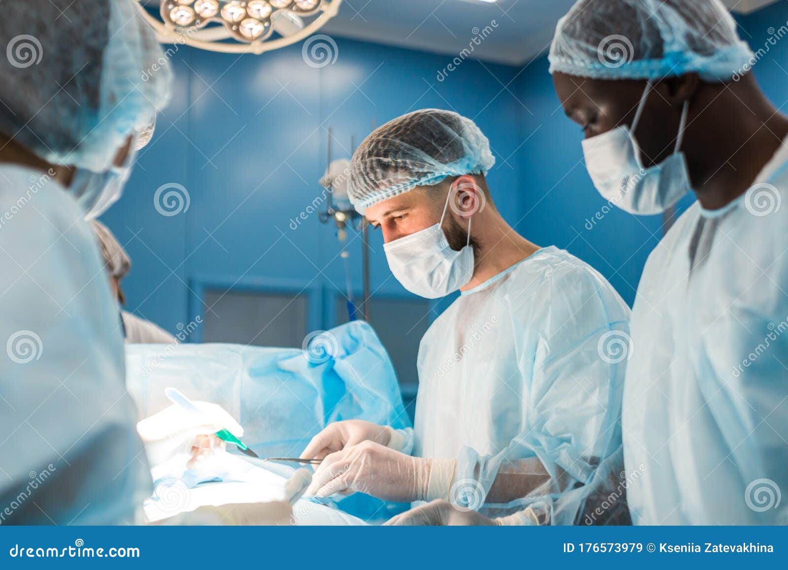 An International Team of Doctors Performs a Complex Surgical Operation ...
