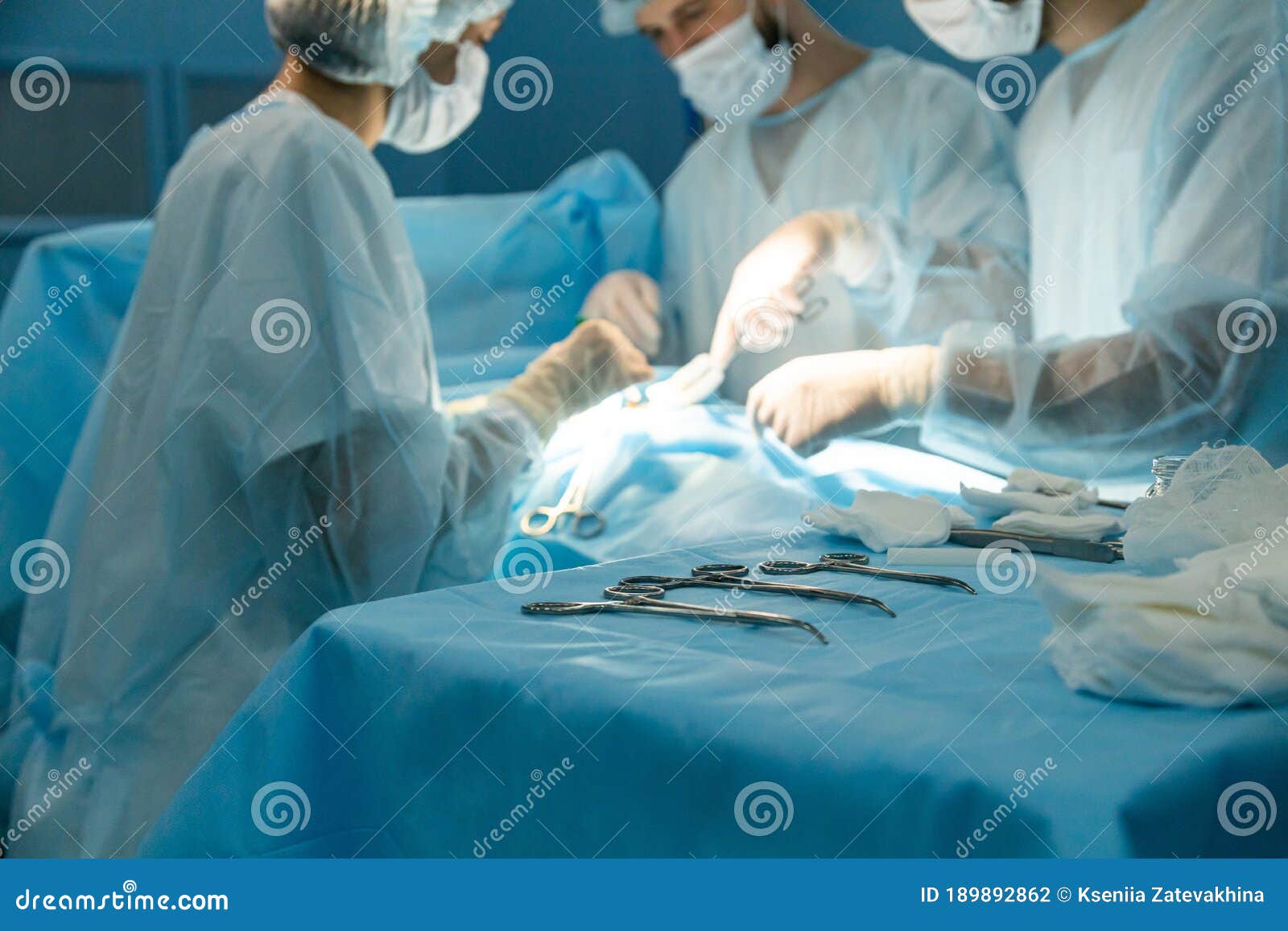 An International Team of Doctors Performs a Complex Surgical Operation ...