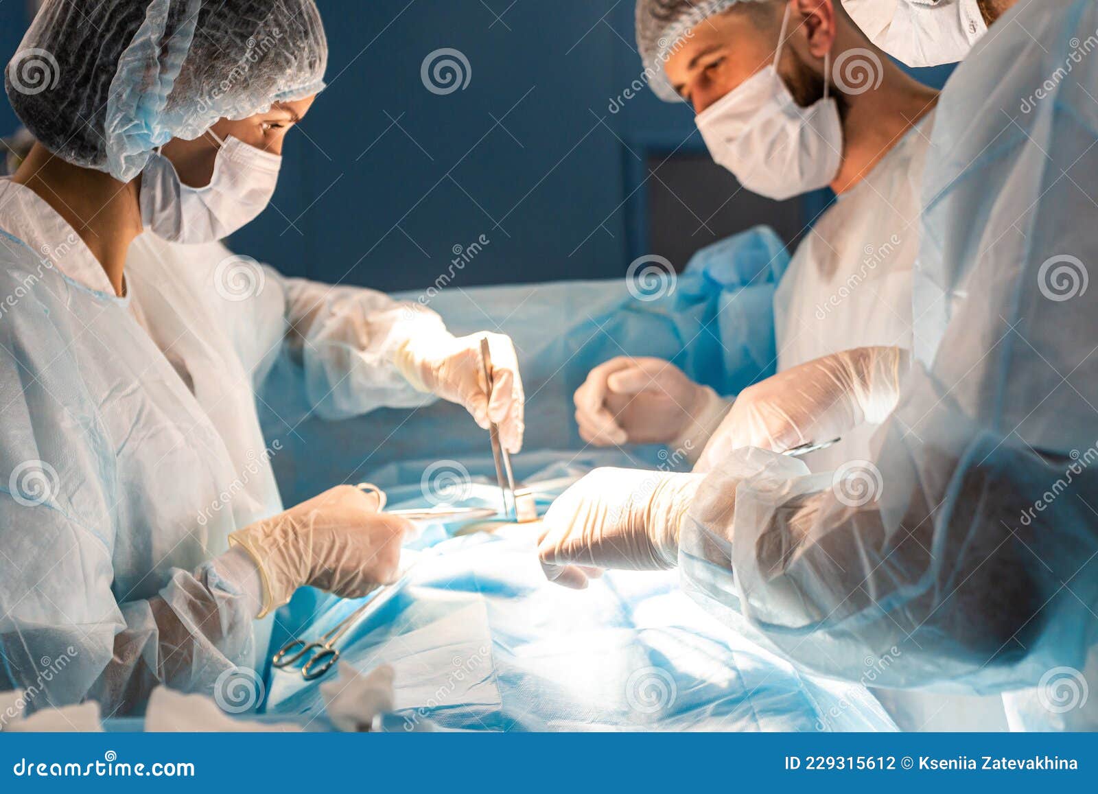 An International Team of Doctors Performs a Complex Surgical Operation ...