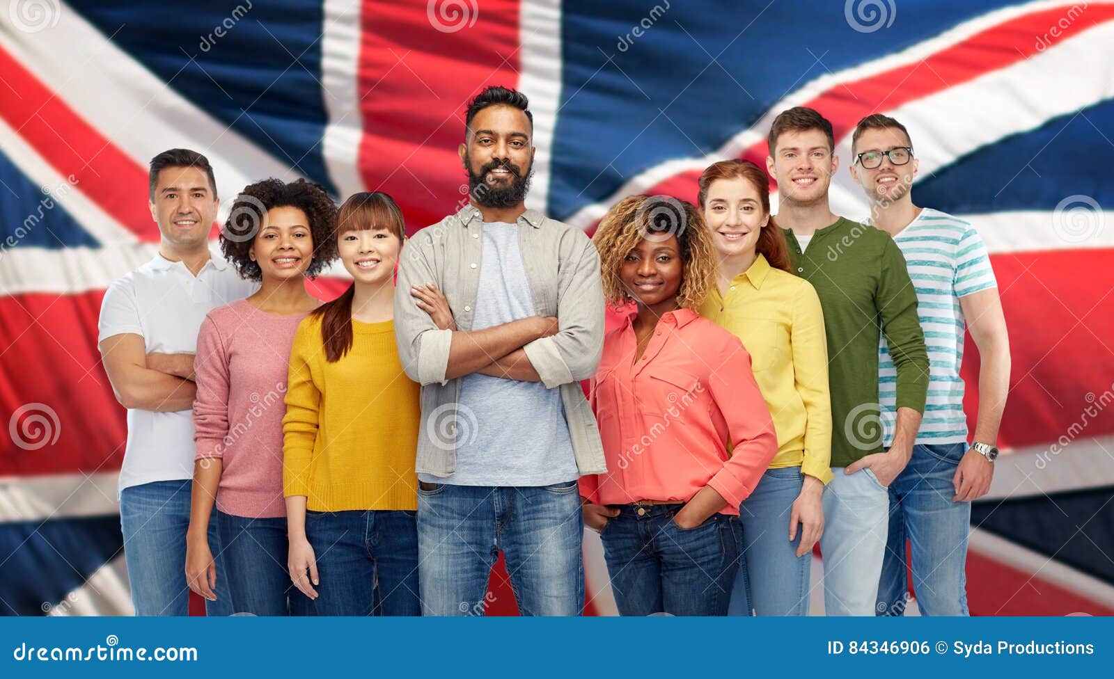 Internationale Groep Mensen Over Britse Vlag Stock Foto - Image of vlag ...