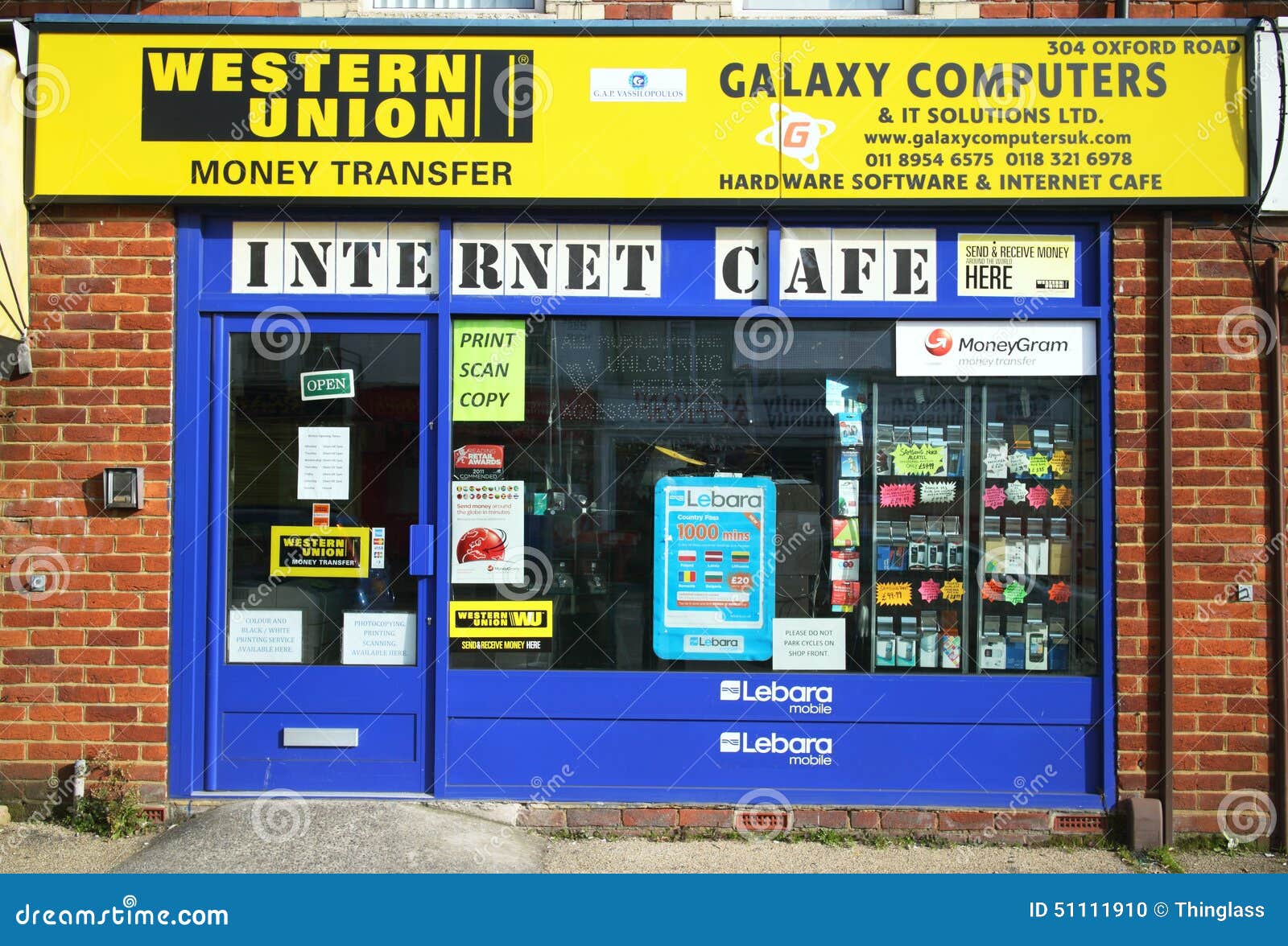 Internet Café imagen editorial. Imagen de ciudad, servicio - 51111910