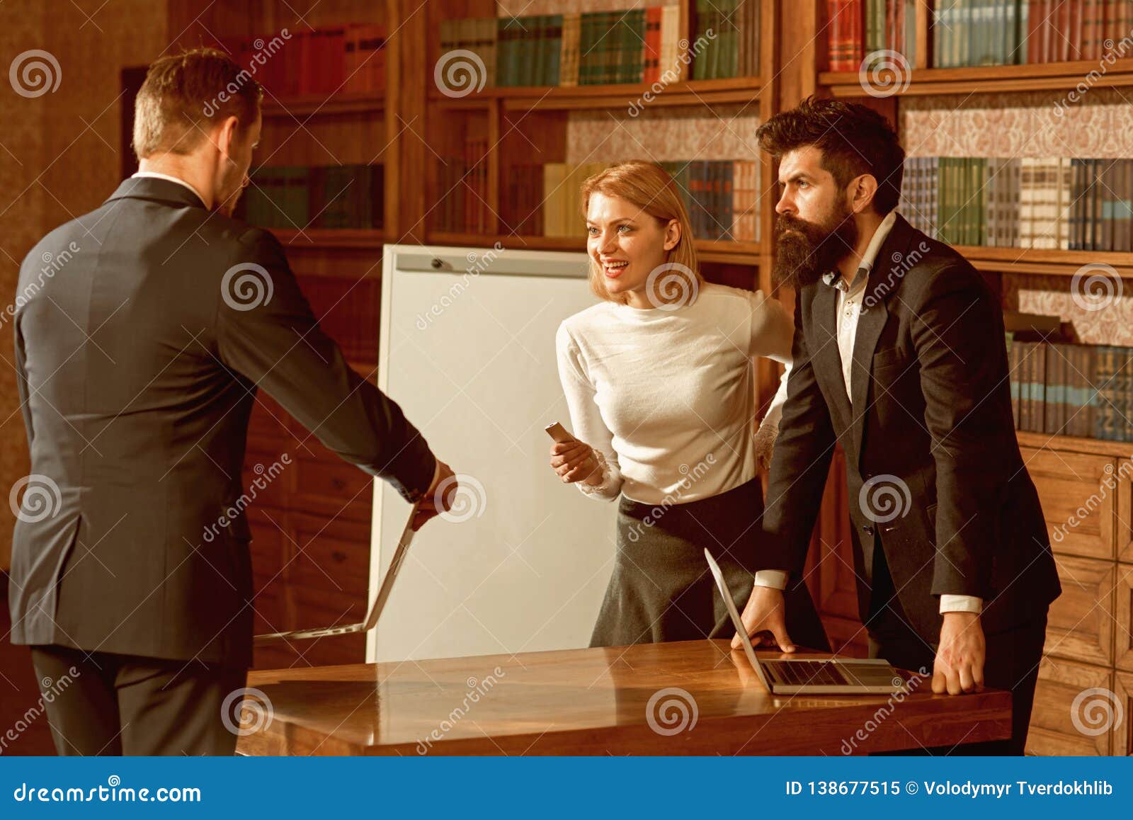 Internet Concept. Business People Use Internet To Exchange Web ...