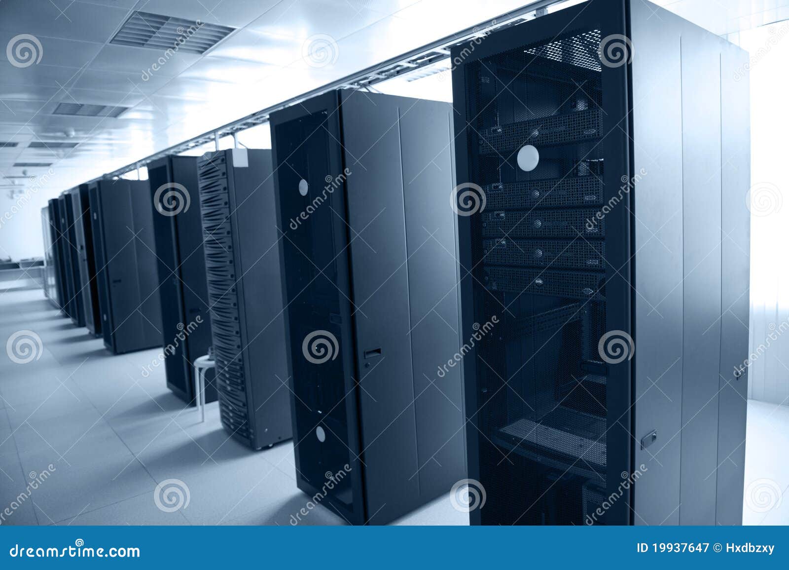 Internet-Rechenzentrum stockbild. Bild von intel, digital - 19937647