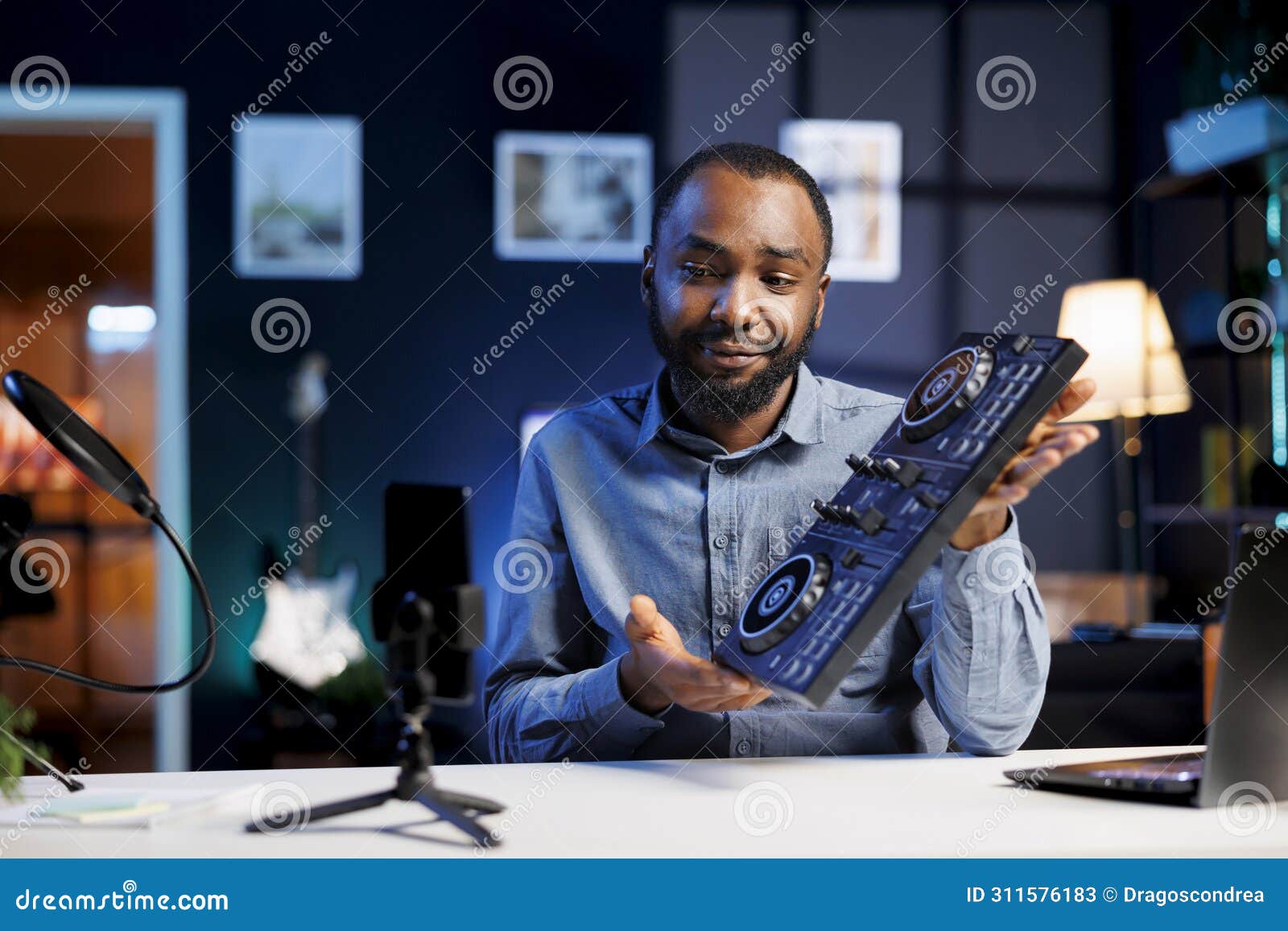 Man Teaches Fans To Mix on DJ Turntables Stock Image - Image of online ...