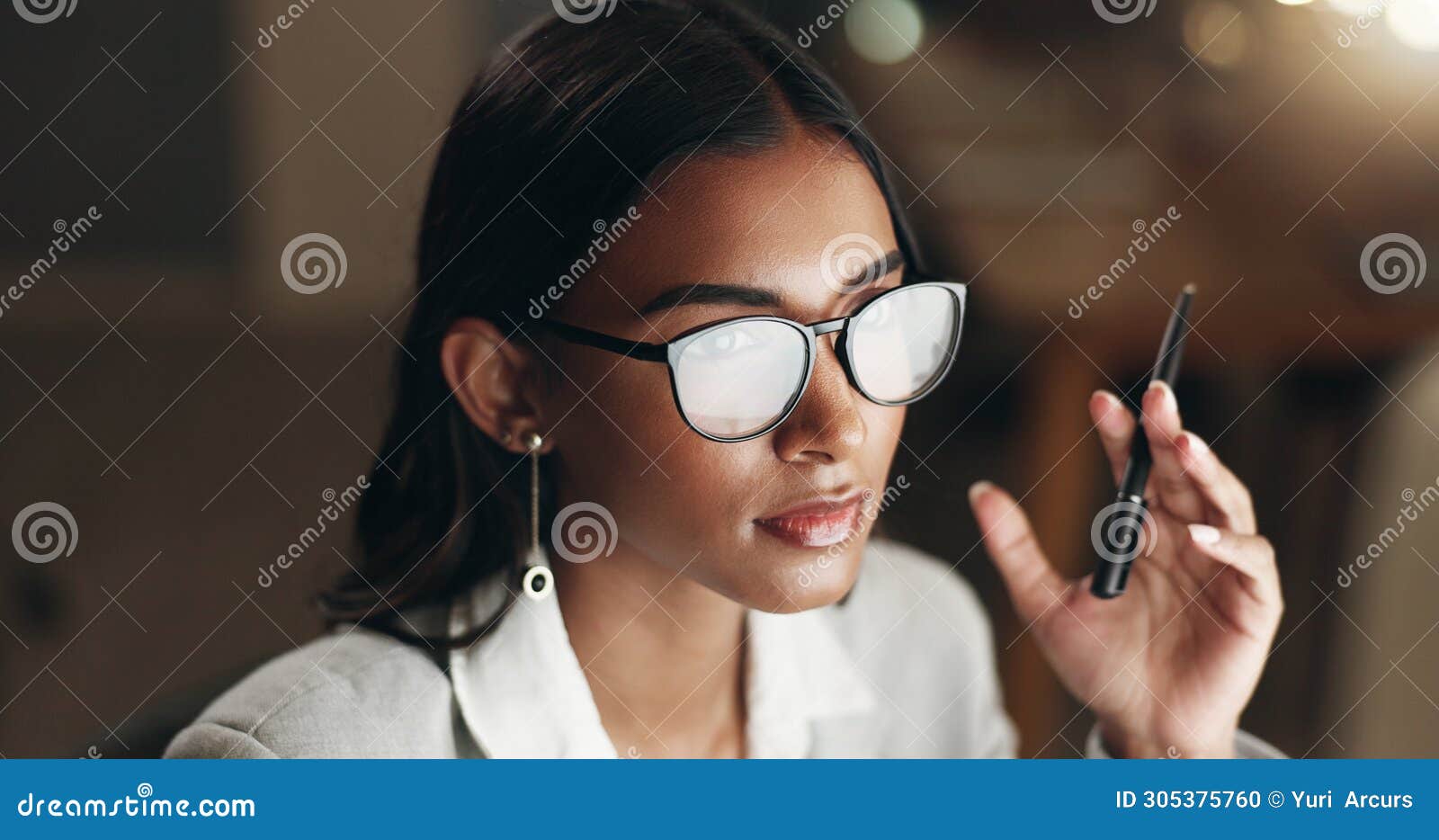 Internet, Thinking and Woman in Office with Glasses, Reflection of ...