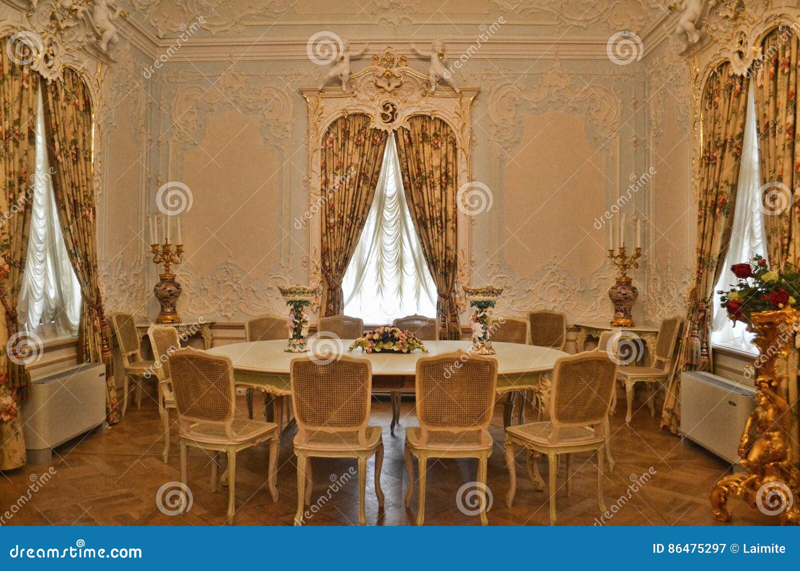 Interno Del Palazzo: Sala Da Pranzo Fotografia Editoriale - Immagine di ...