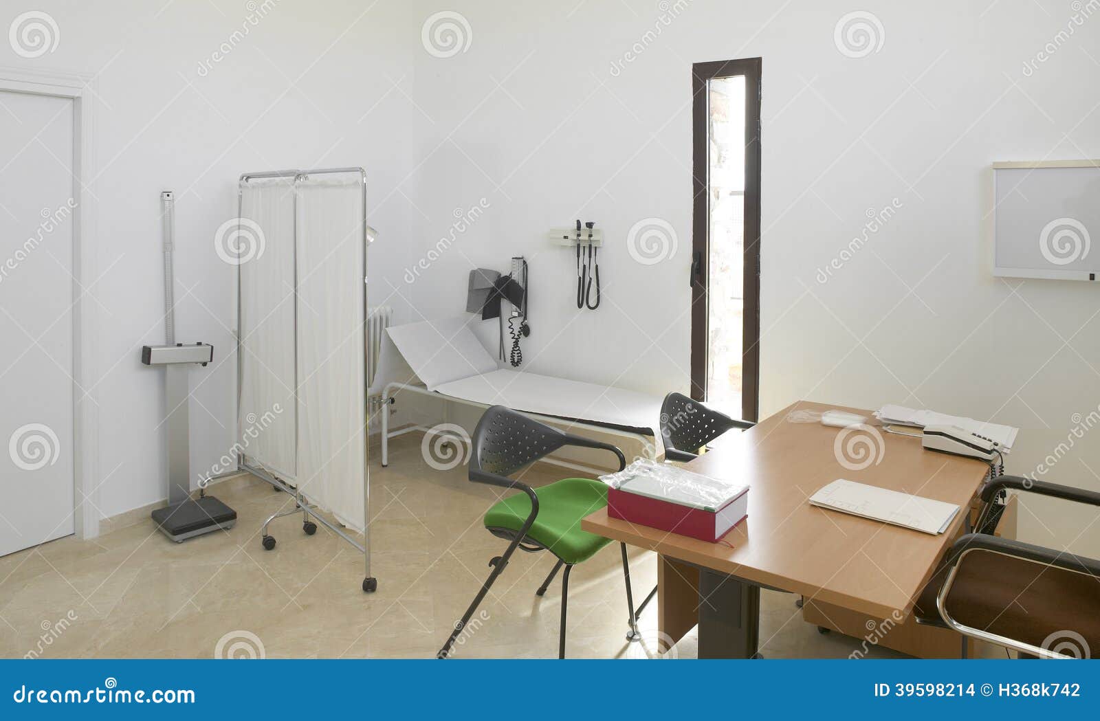 Interno Dell'ospedale. Ambulatorio Medico Con Mobilia. Fotografia Stock ...