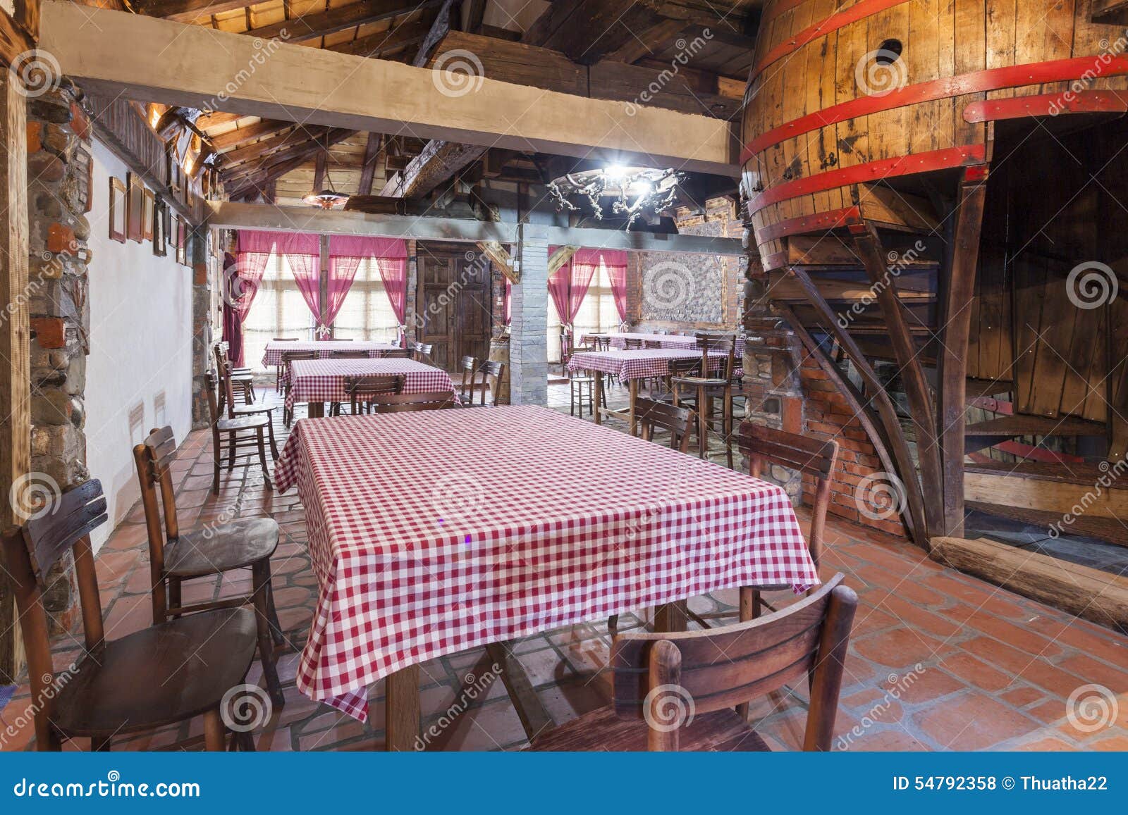 Interno Di Un Ristorante Rustico Del Vino Fotografia Stock - Immagine ...