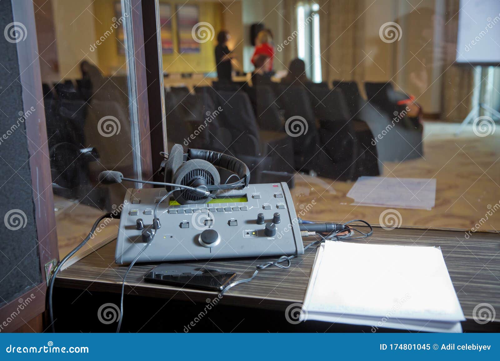 Interpreting - Microphone And Switchboard In An Simultaneous ...
