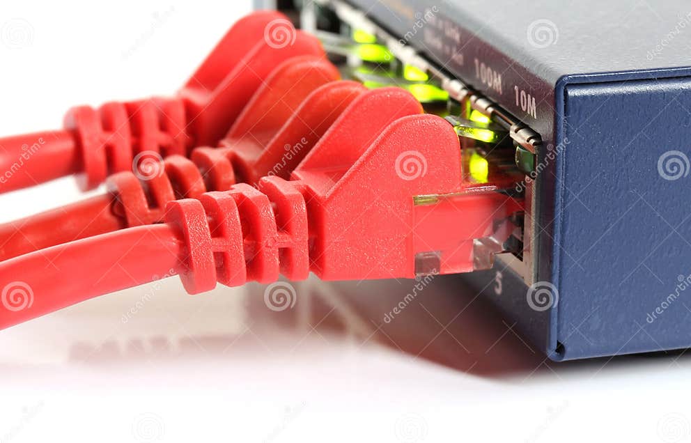 Interruptor Do Router Da Rede Ethernet Com Cabos Vermelhos Imagem de ...