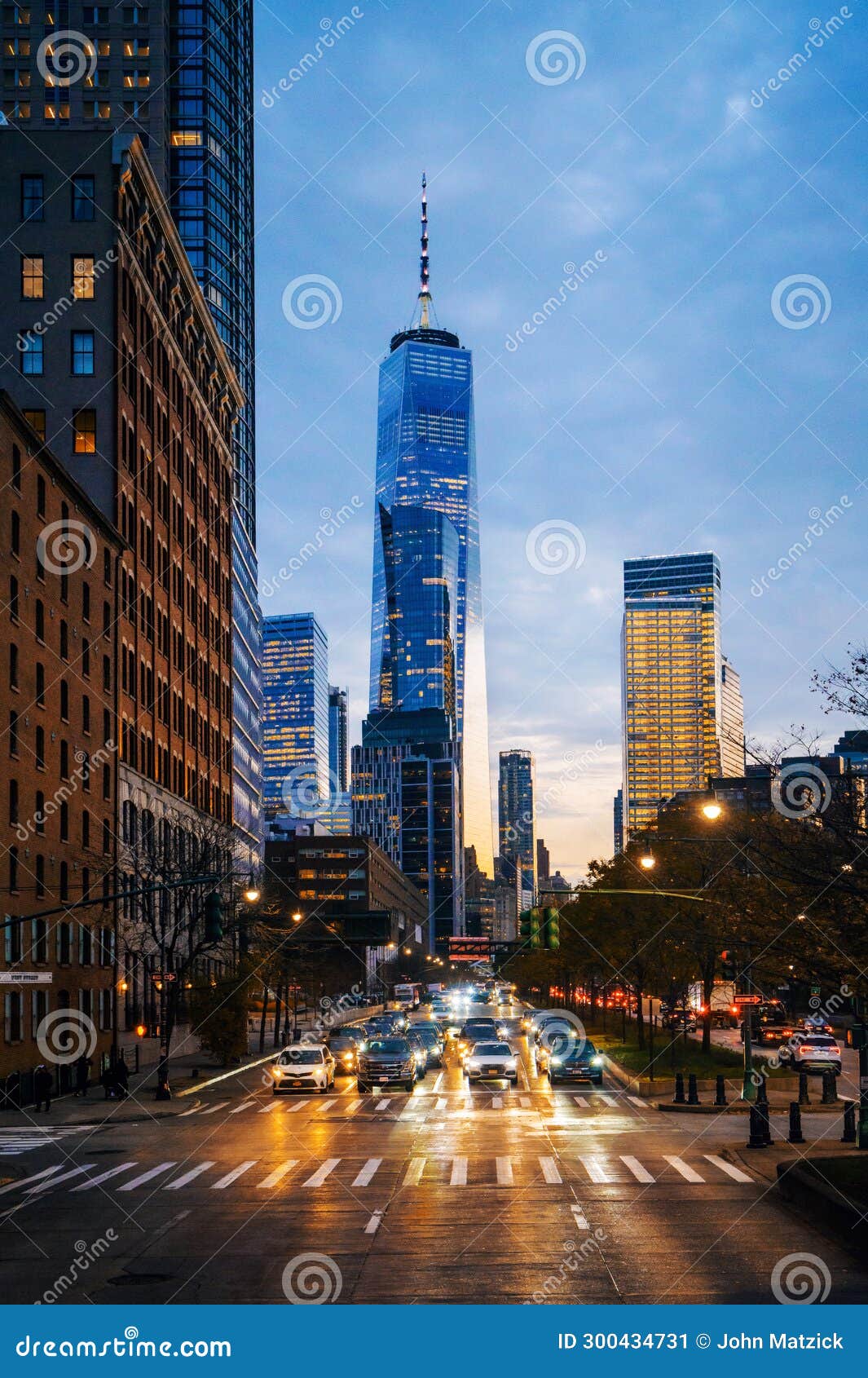 Intersection in New York City Editorial Photo - Image of center ...