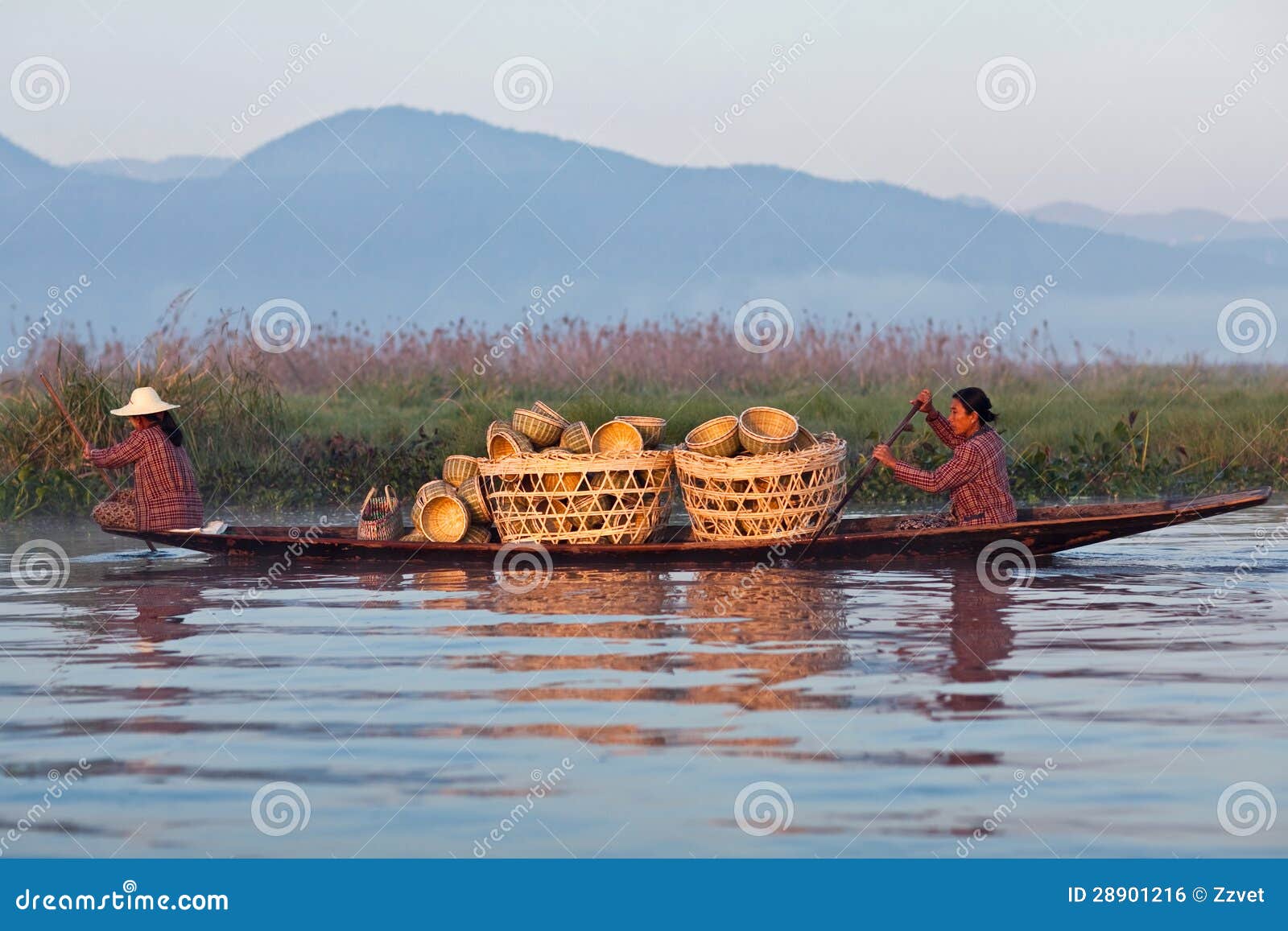 Intha Tribe People, Myanmar Editorial Photo - Image of burma, paddle ...