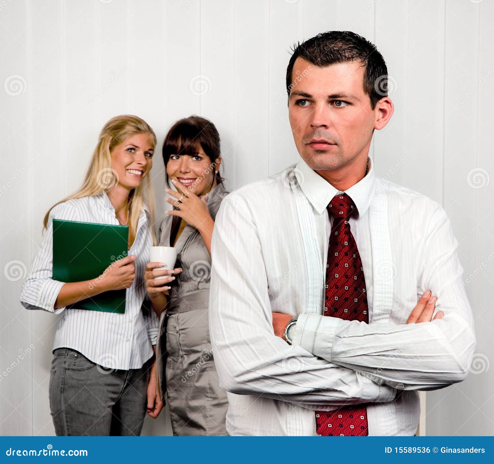 Intimider Dans Le Bureau De Lieu De Travail Photo stock - Image du ...