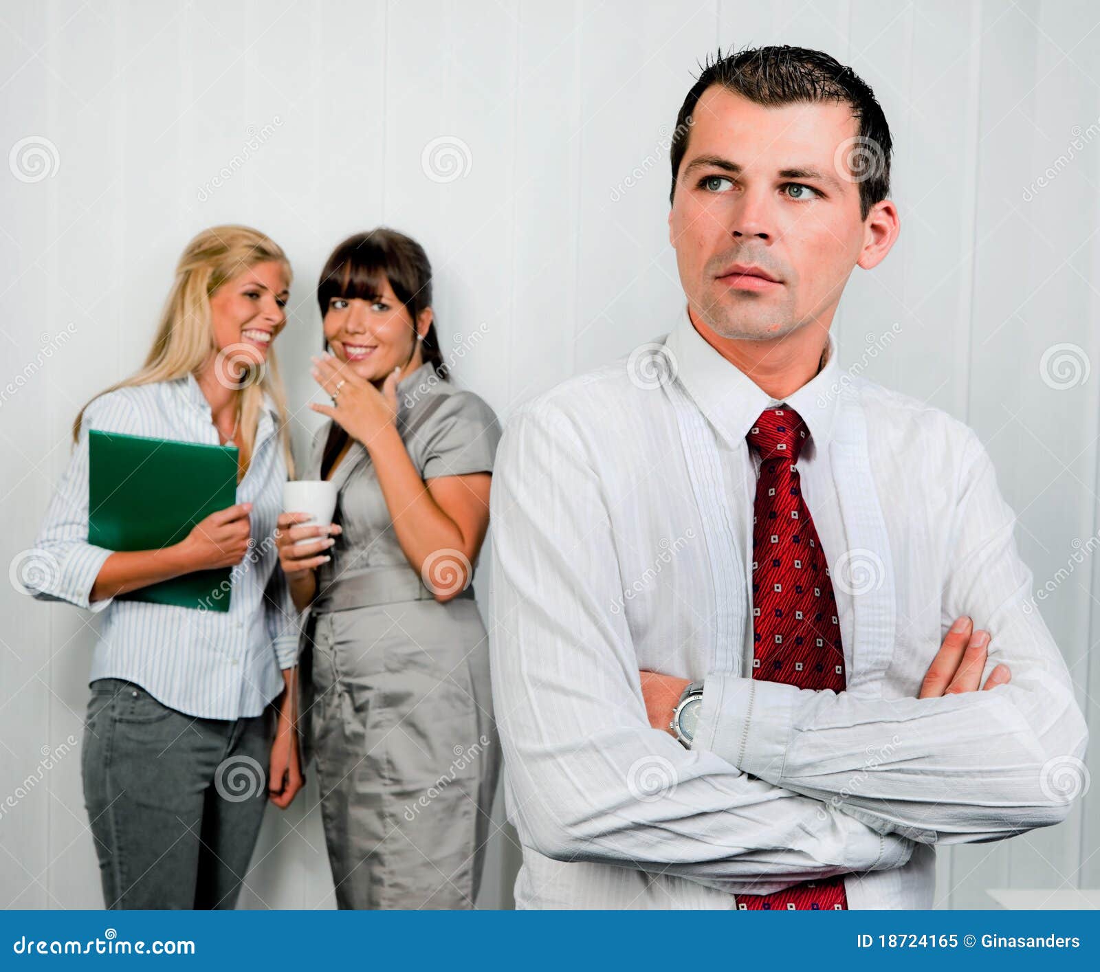 Intimider Dans Le Bureau De Lieu De Travail Image stock - Image du ...