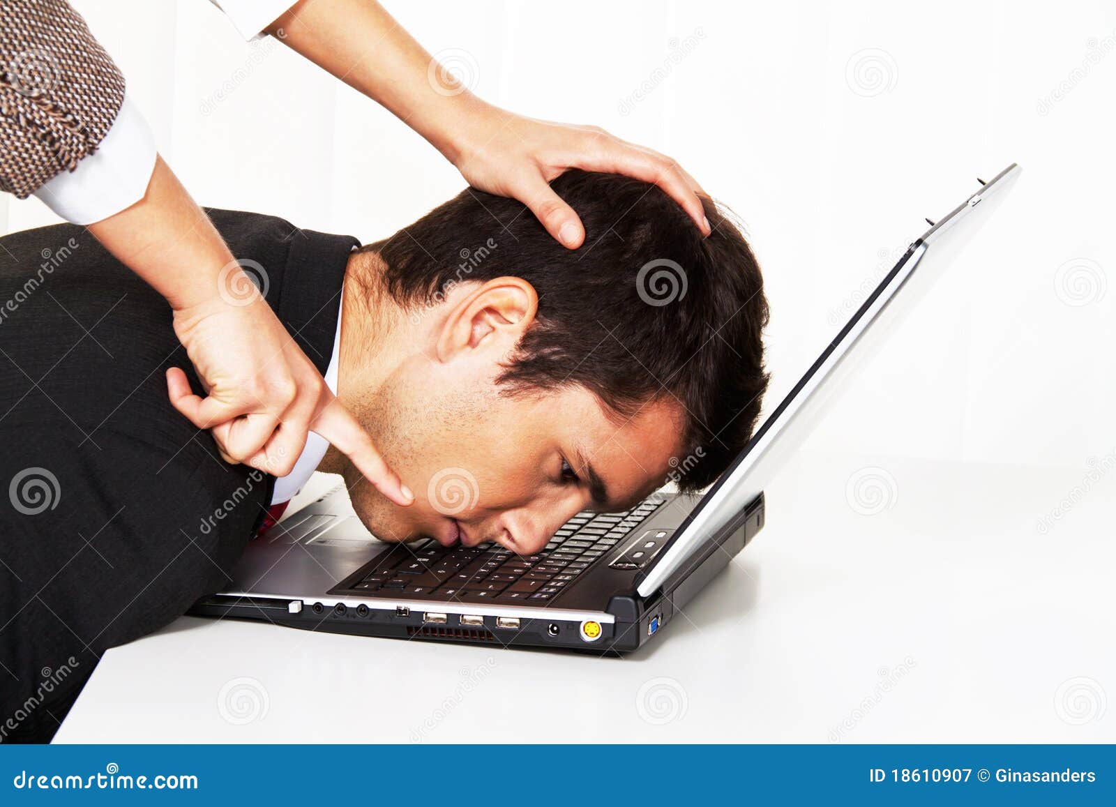 Intimider Dans Le Lieu De Travail. Agression Image stock - Image du ...