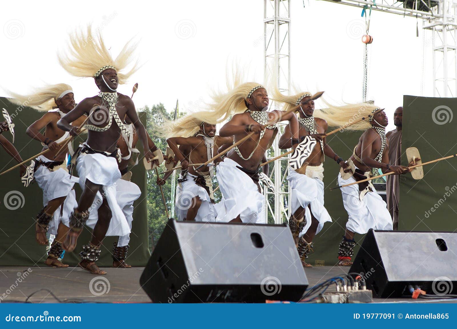 Intore dancers editorial photo. Image of dancer, dance - 19777091