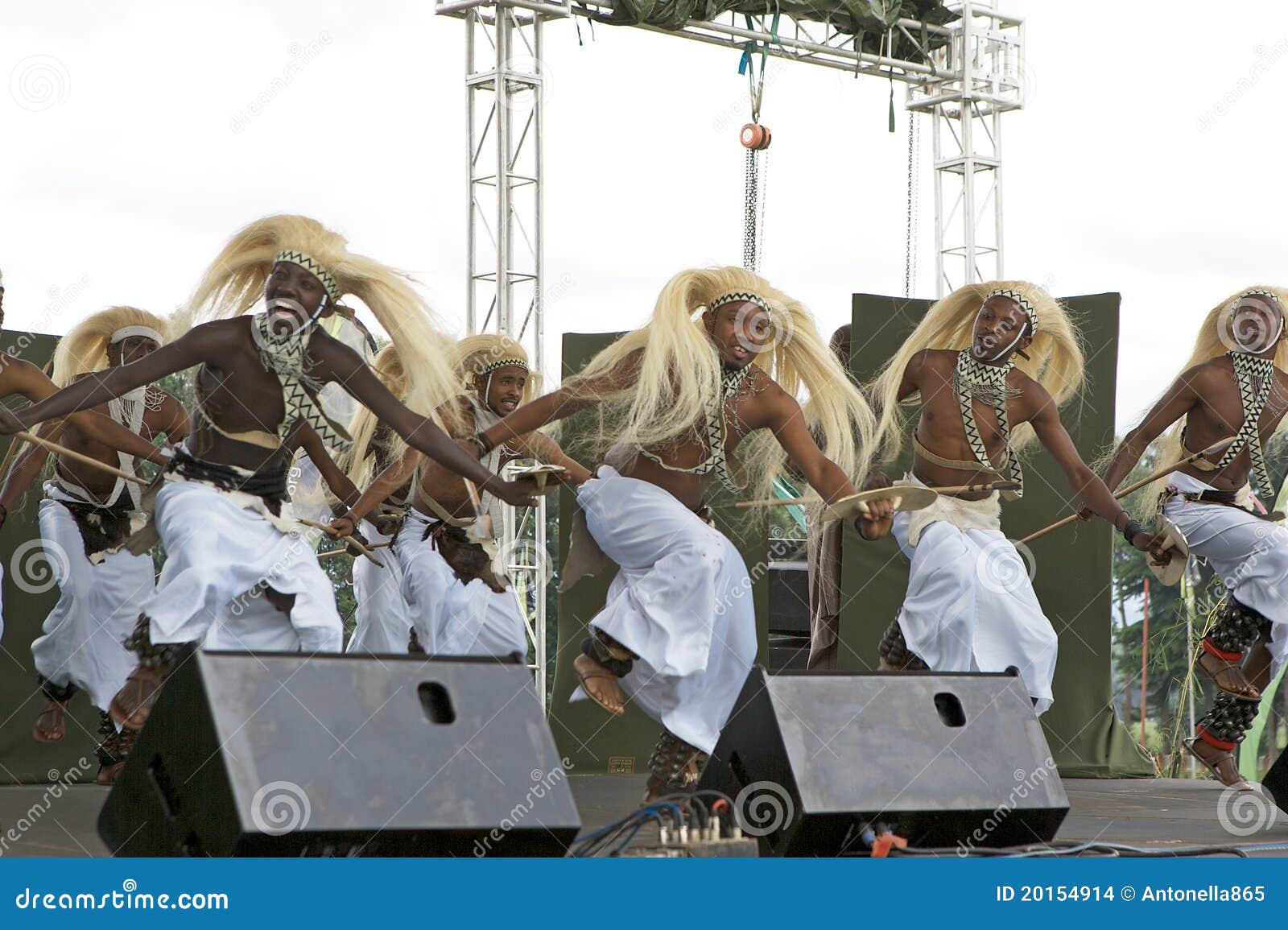 Intore dancers editorial stock image. Image of heroes - 20154914