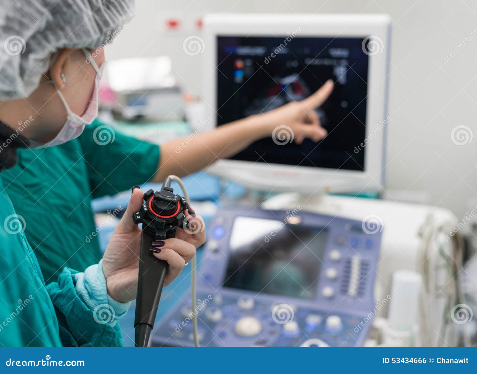 Intraoperatorio Dell'ecocardiogramma Di Uso Di Medico Fotografia Stock ...