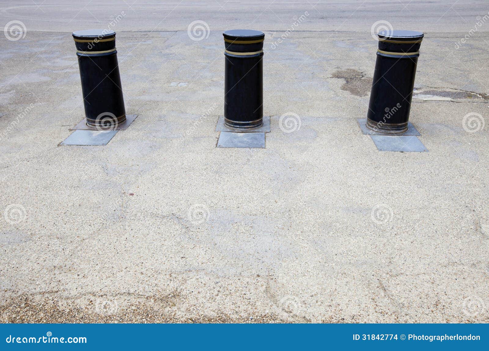 Intrekbare Meerpalen in Londen Stock Foto - Image of intrekbaar ...