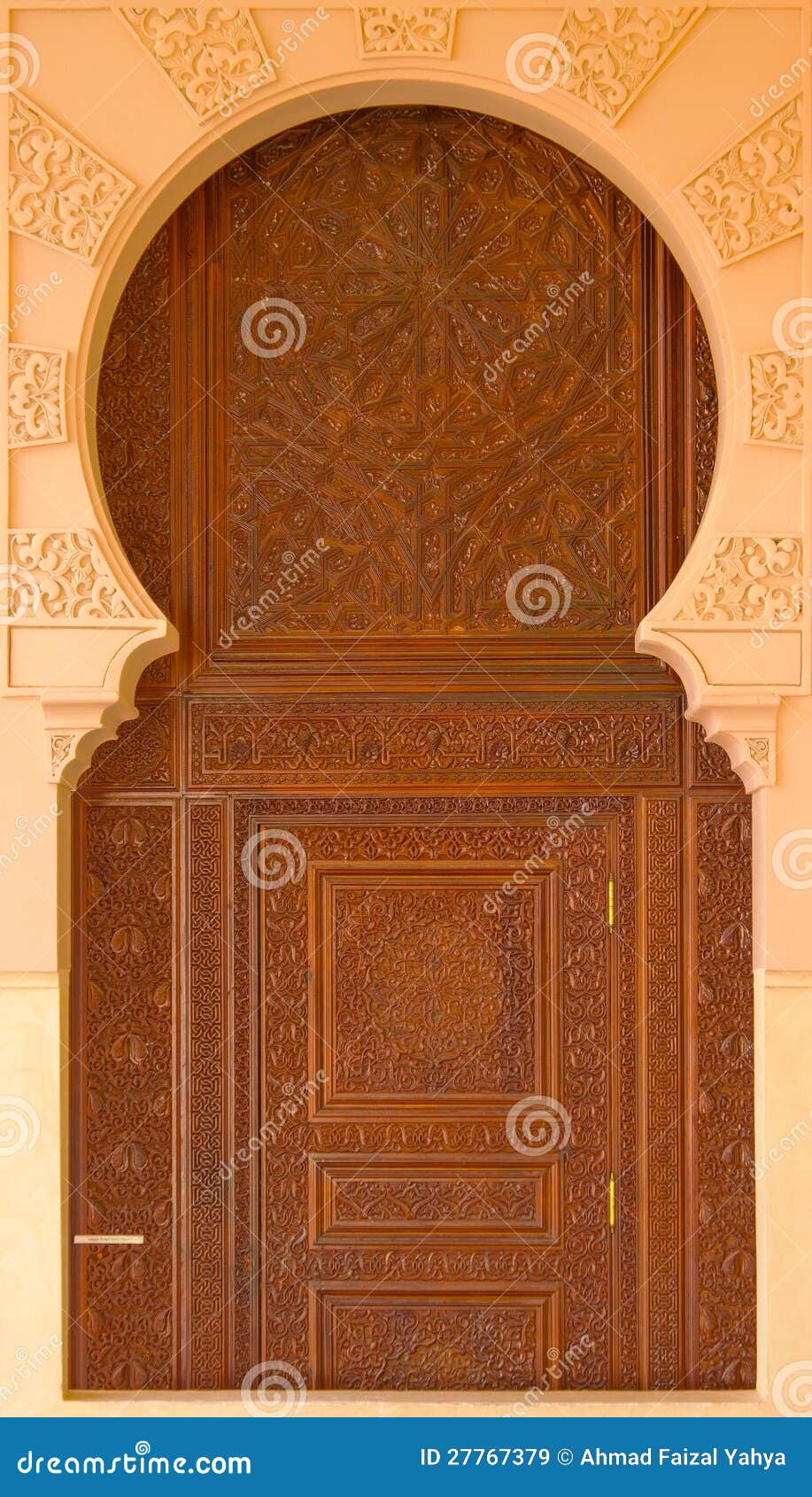 Intricate wooden door stock image. Image of geometric - 27767379