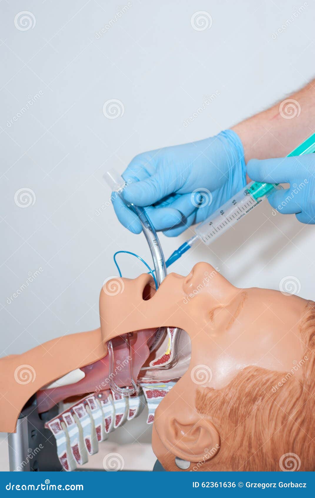 Intubatie Van Een Onbewuste Patiënt Stock Foto - Image of lichaam ...