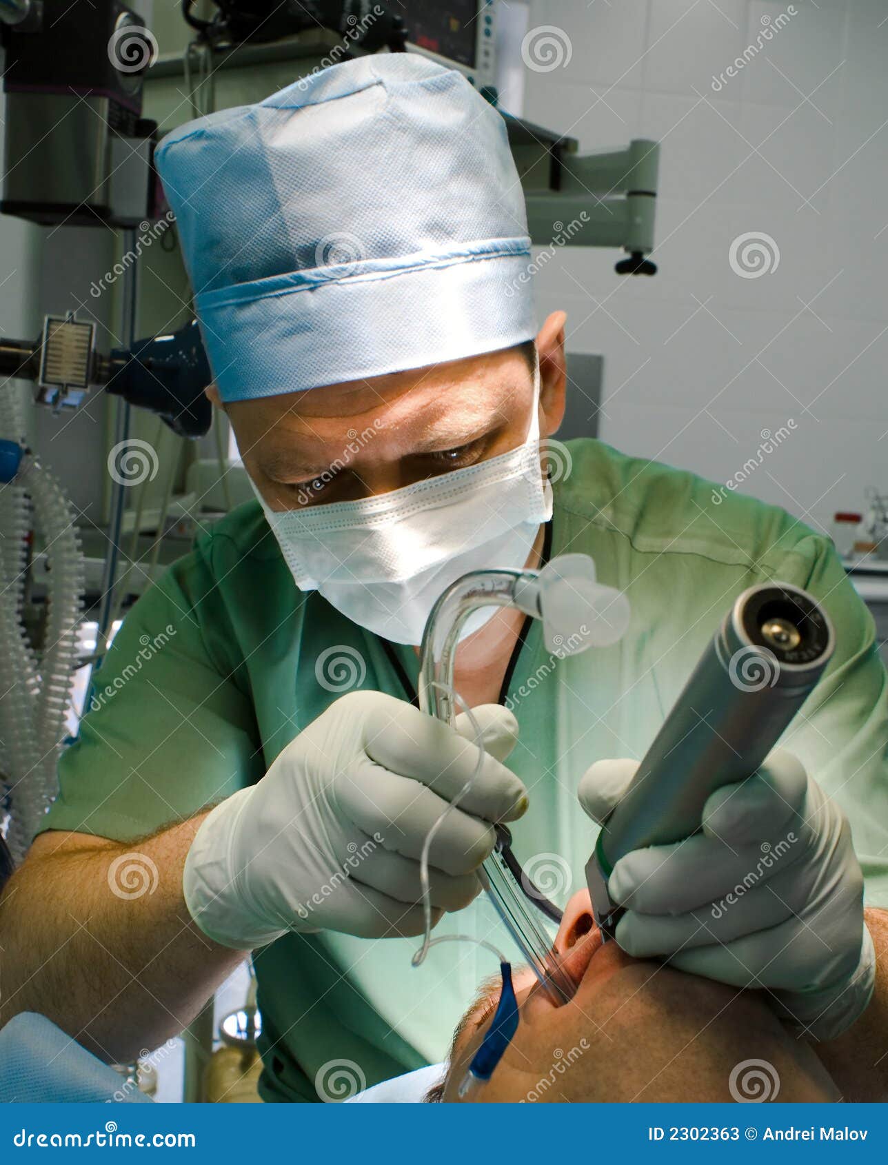 Intubation trachéale image stock. Image of intubation - 2302363