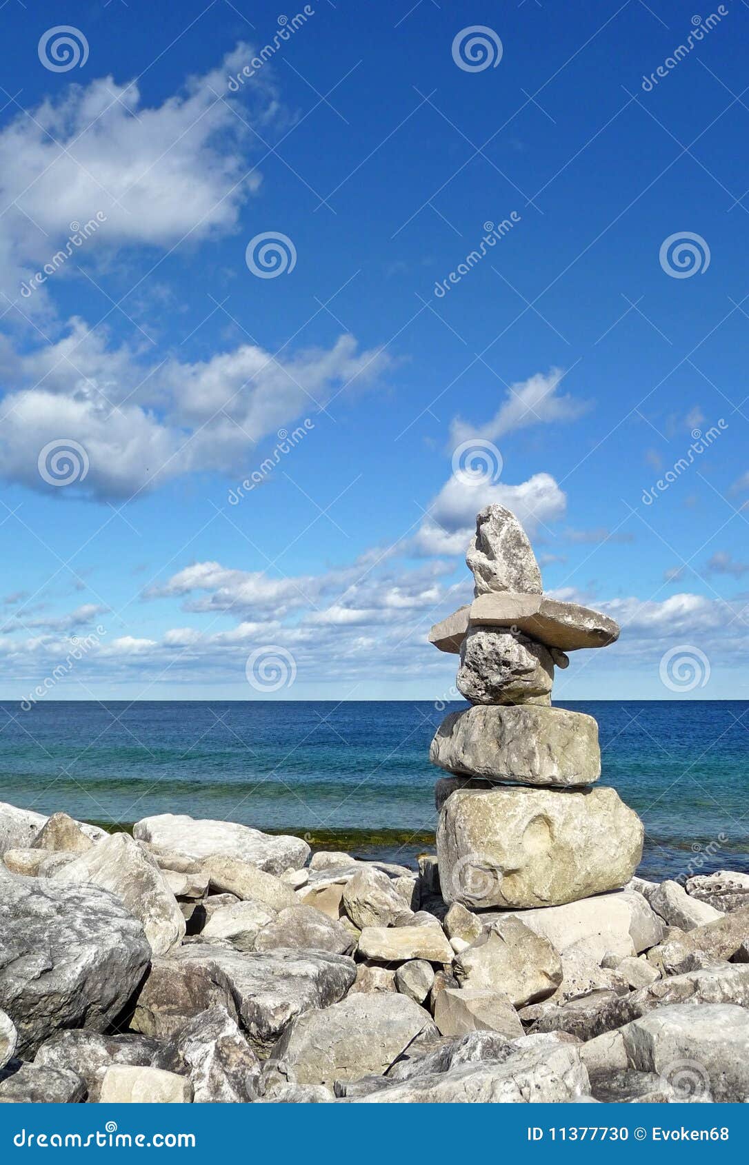 Inuksuk on rocky coast stock photo. Image of coast, spiritual - 11377730