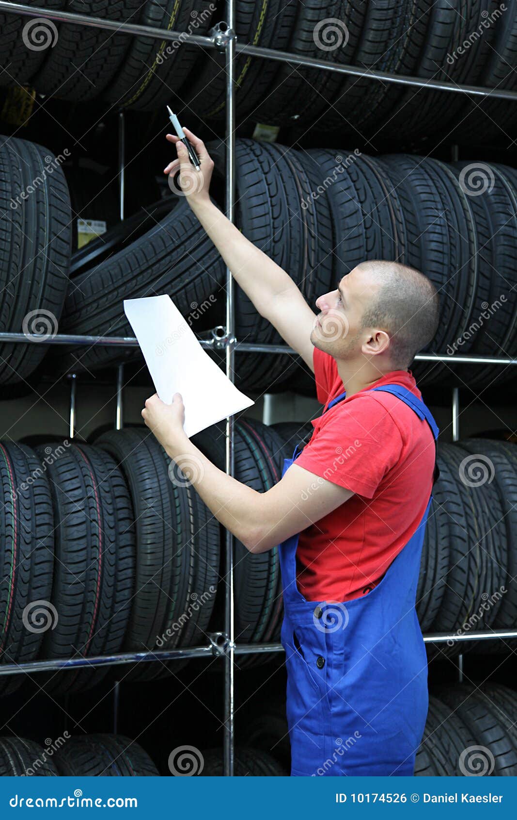 Inventur stockfoto. Bild von mechaniker, lagerverwalter - 10174526