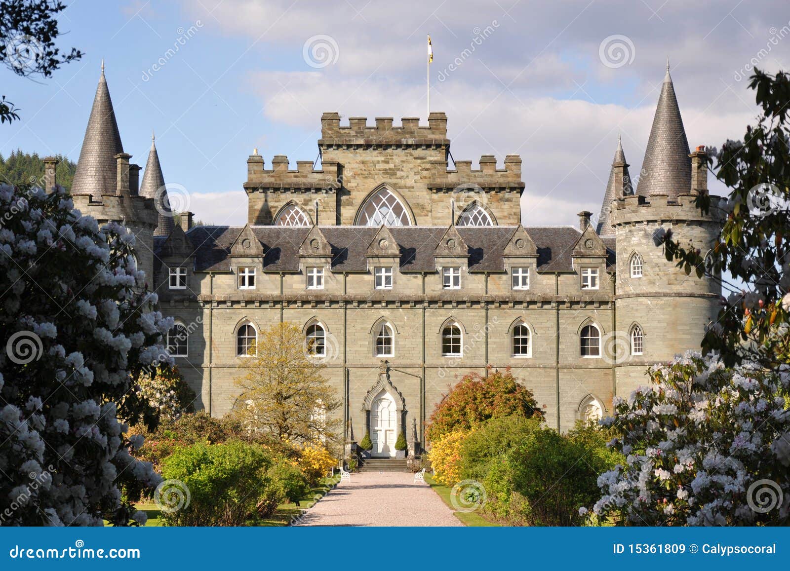 Inveraray Castle in Scotland Stock Image - Image of garden, trees: 15361809