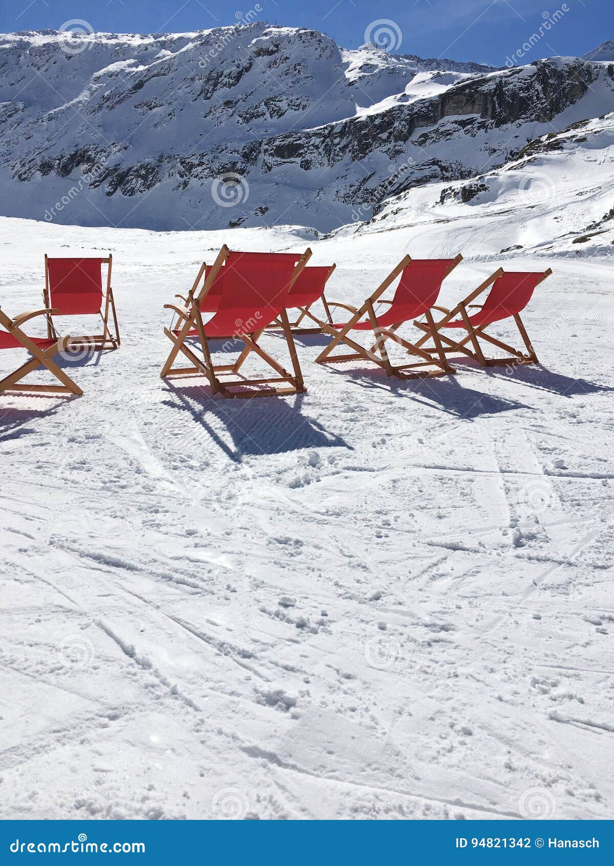 Inverno che prende il sole fotografia stock. Immagine di piegatura ...