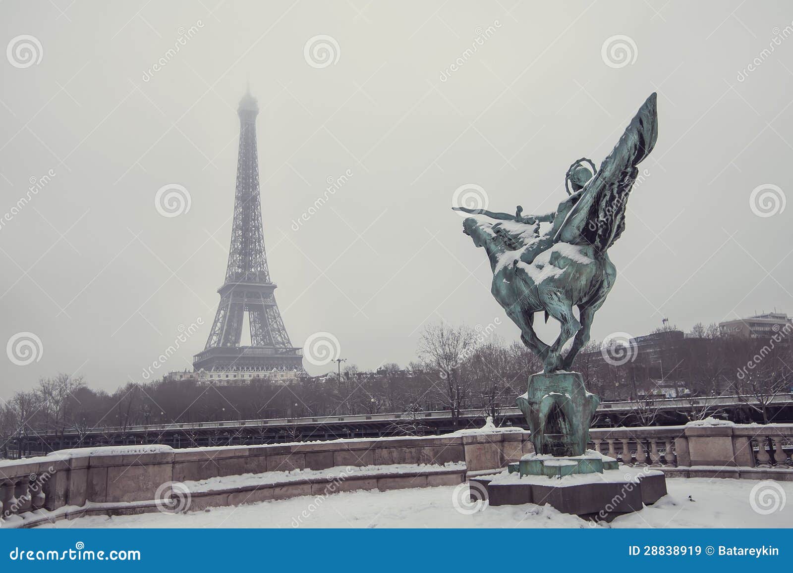 Inverno em Paris imagem de stock. Imagem de nevela, paris - 28838919