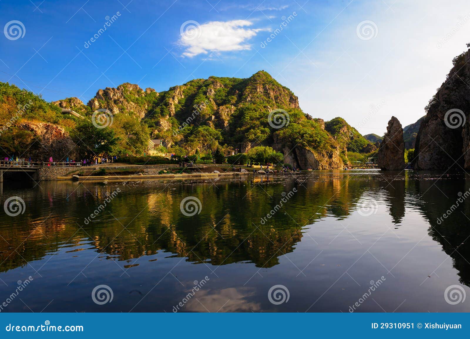The Inverted Reflection in Water Stock Image - Image of nature, bingyu ...