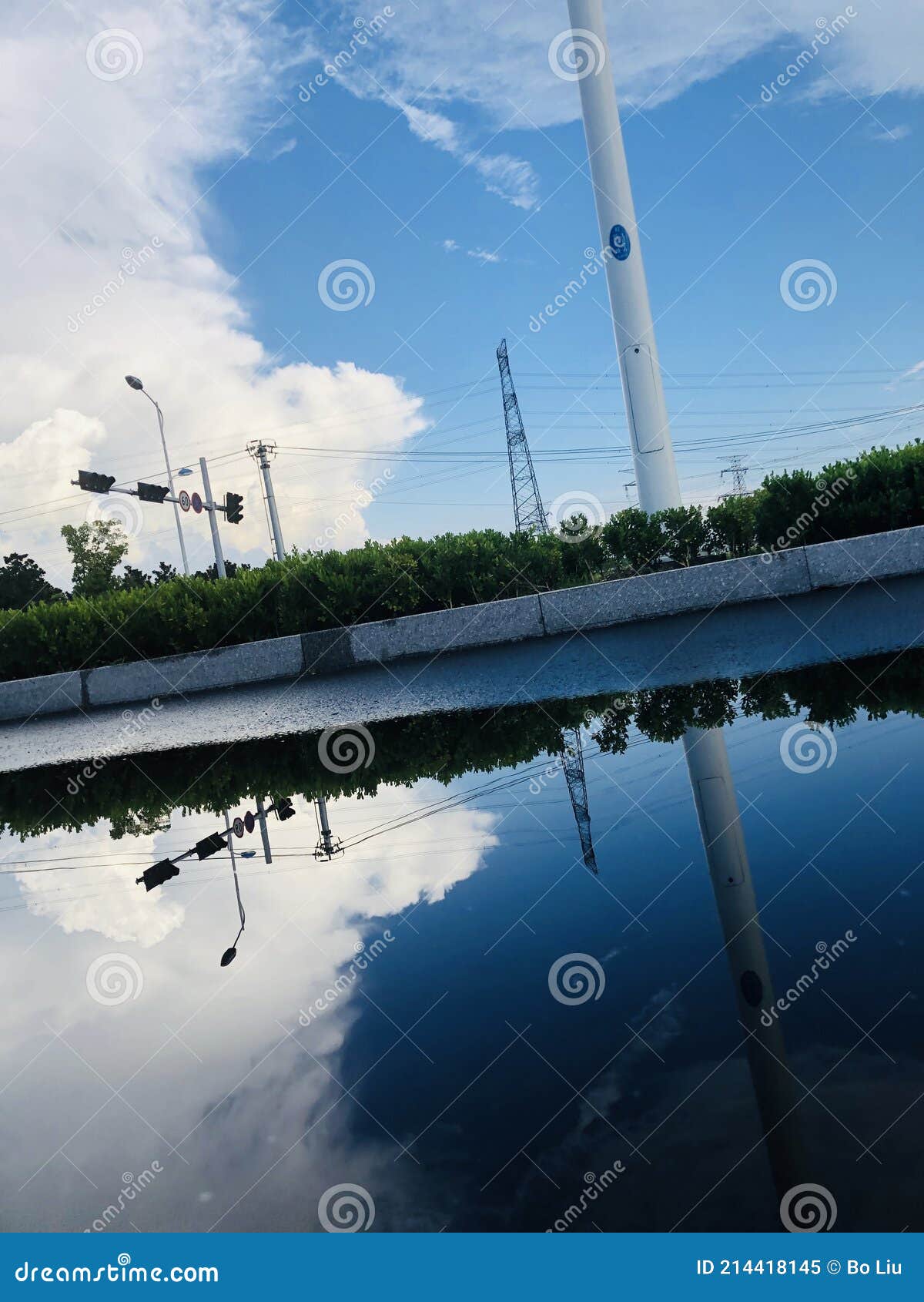 Inverted Reflection in Water Stock Image - Image of dock, blue: 214418145