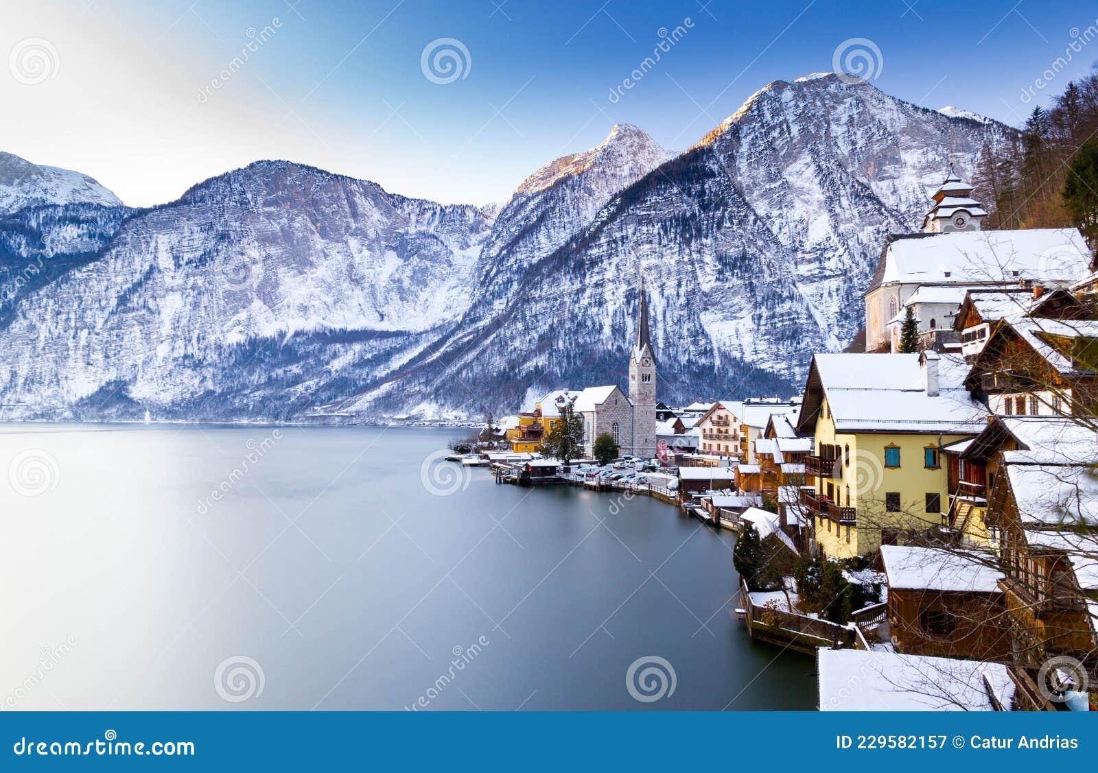 Invierno en hallstatt fotografía editorial. Imagen de ciudad - 229582157