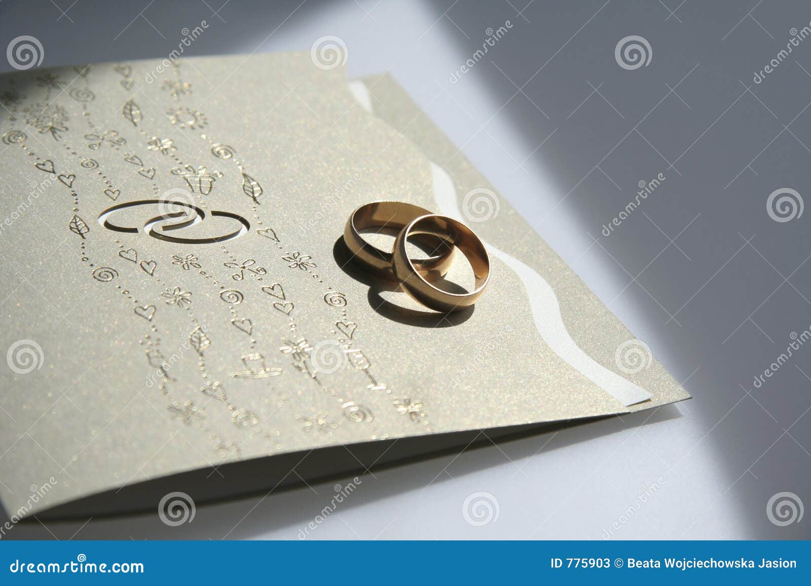 Invitación Y Anillos De La Boda Imagen de archivo - Imagen de oferta ...