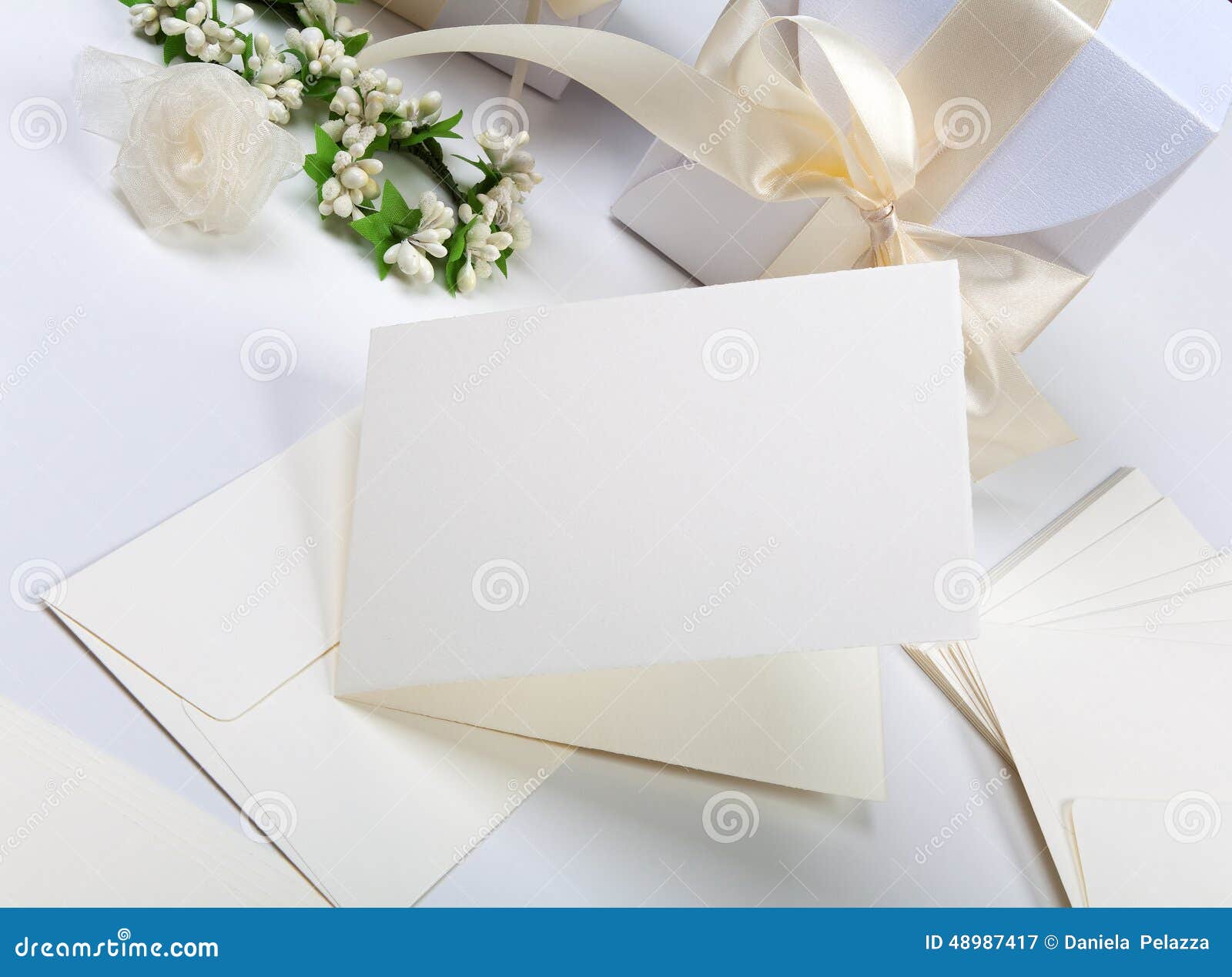 Invitation vide de mariage image stock. Image du baisse - 48987417