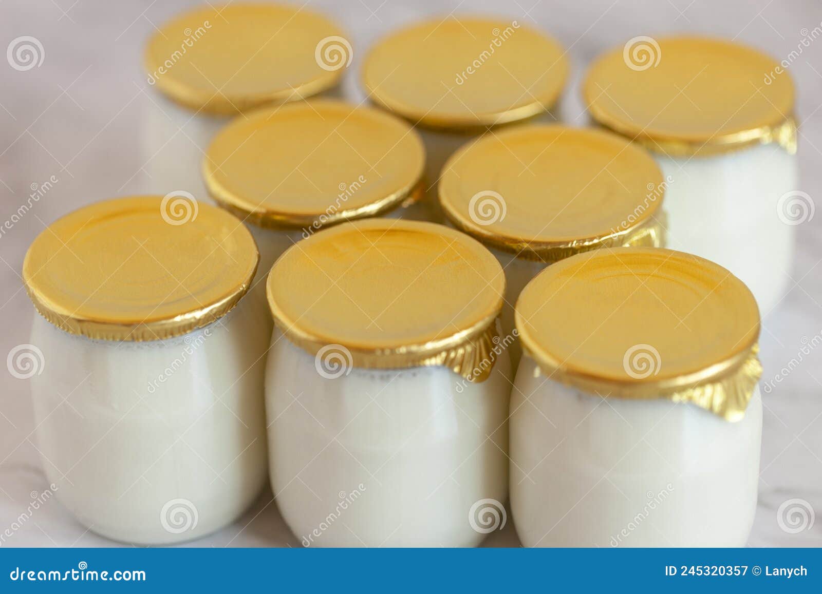 Iogurte Industrial De Leite Inteiro Natural Imagem de Stock - Imagem de ...