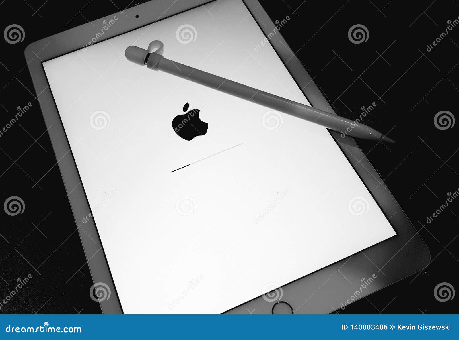 IOS upgrade editorial photo. Image of ipencil, white - 140803486