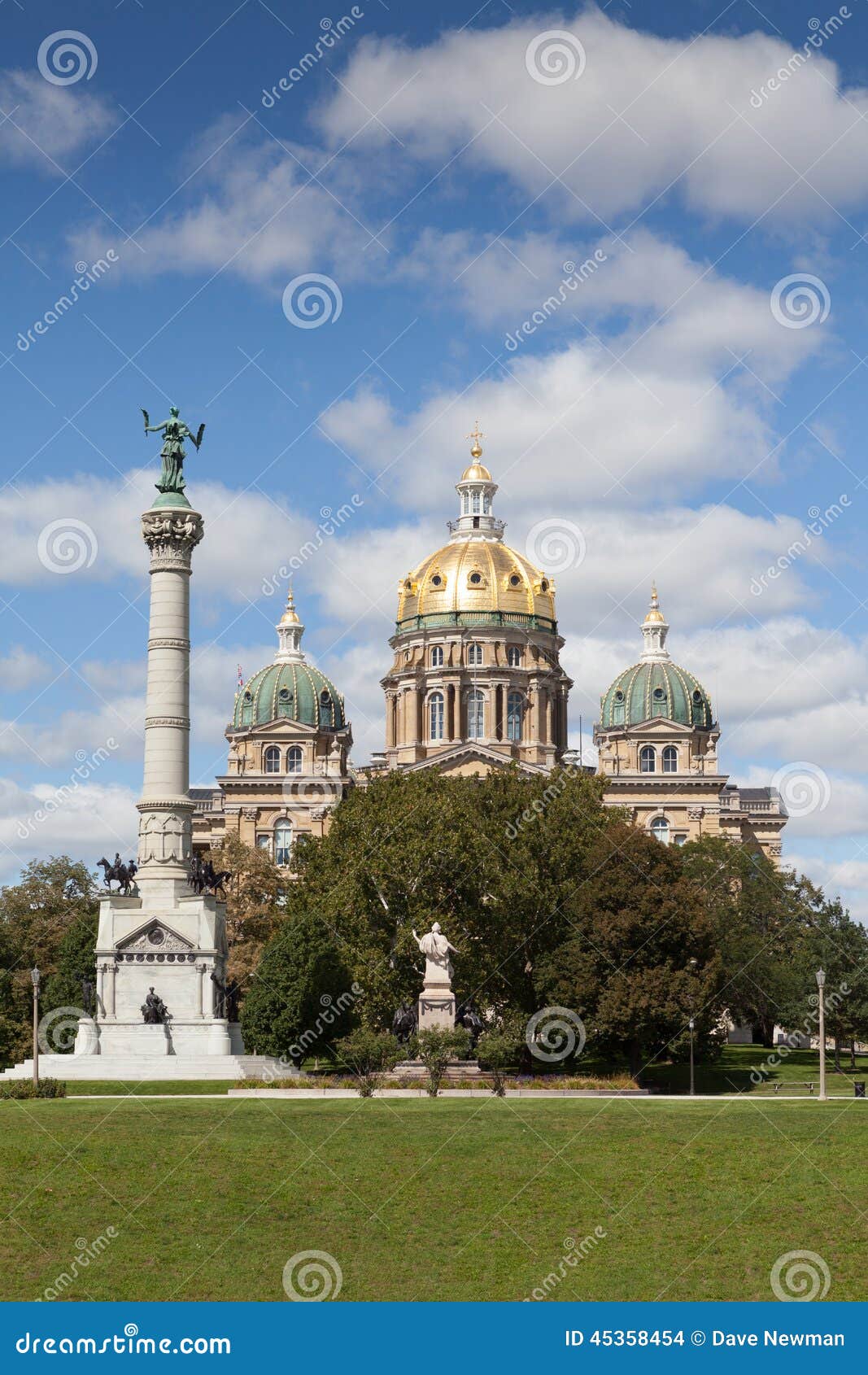 Iowa State Capitol Building, Des Moines Stock Photo - Image of moines ...