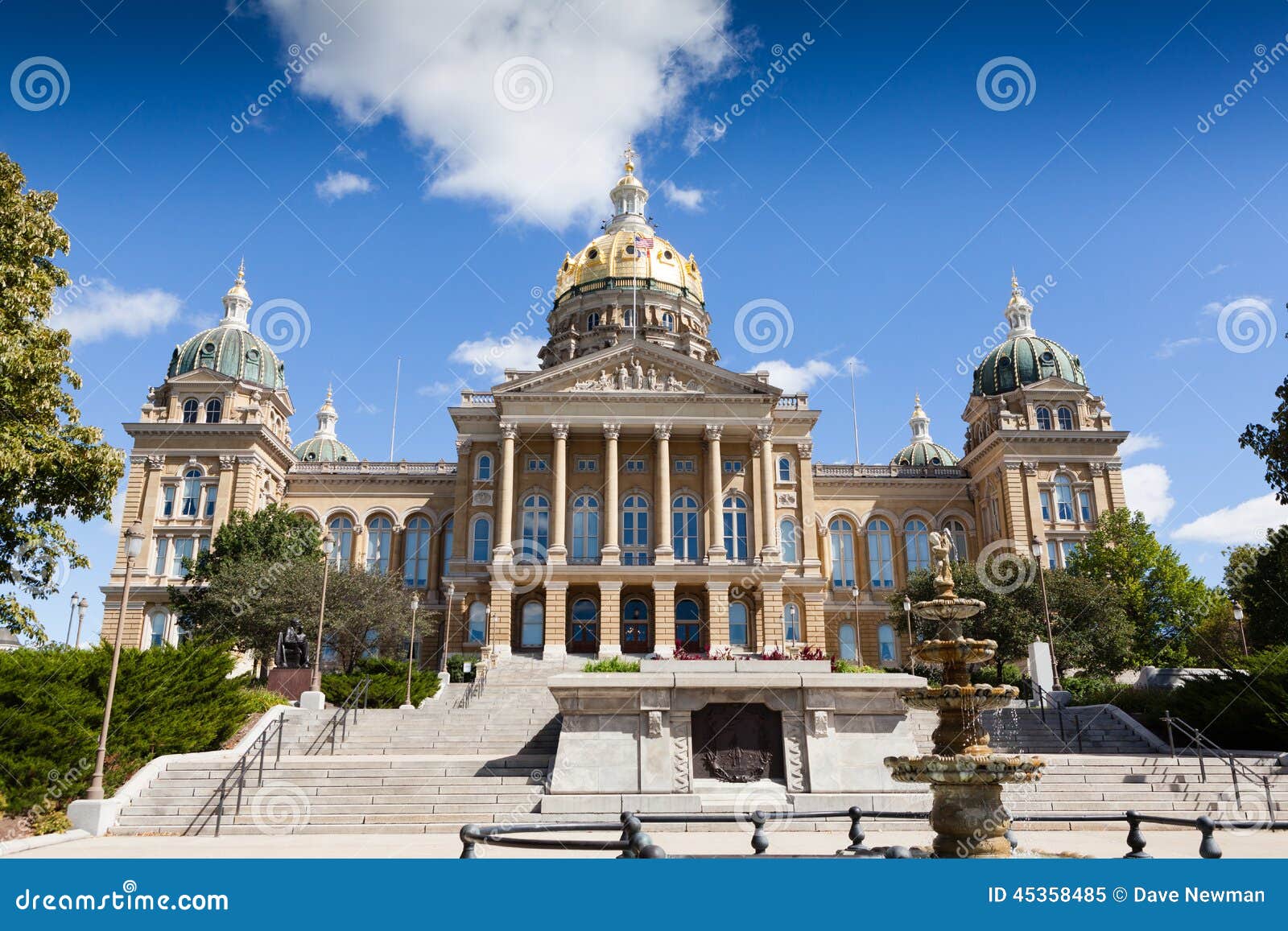 Iowa State Capitol Building, Des Moines Stock Image - Image of monument ...