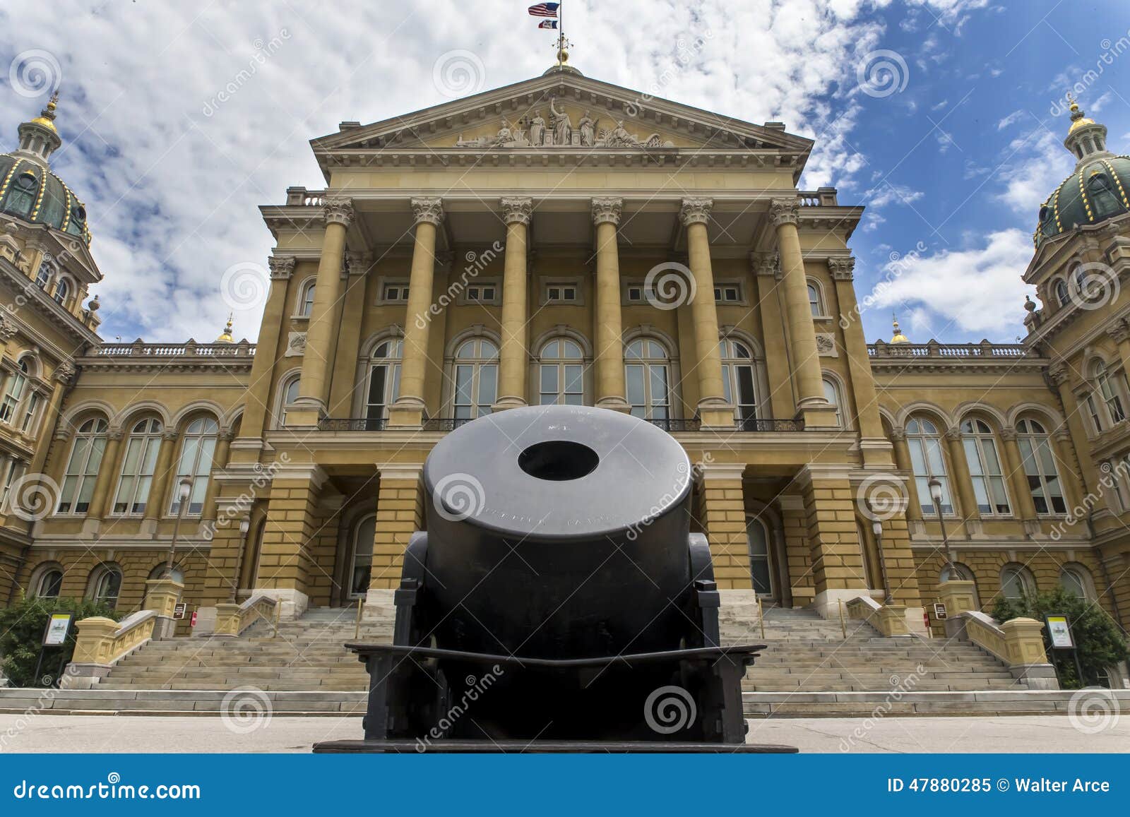 Iowa State Capitol editorial image. Image of famous, golden - 47880285
