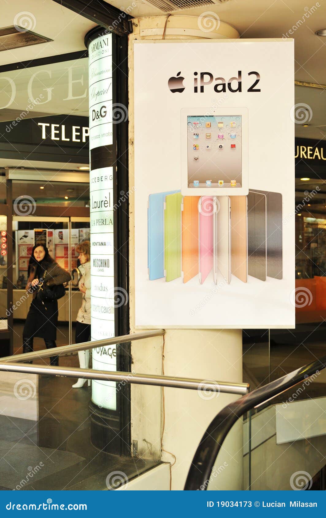 IPad 2 editorial stock photo. Image of mall, internet - 19034173